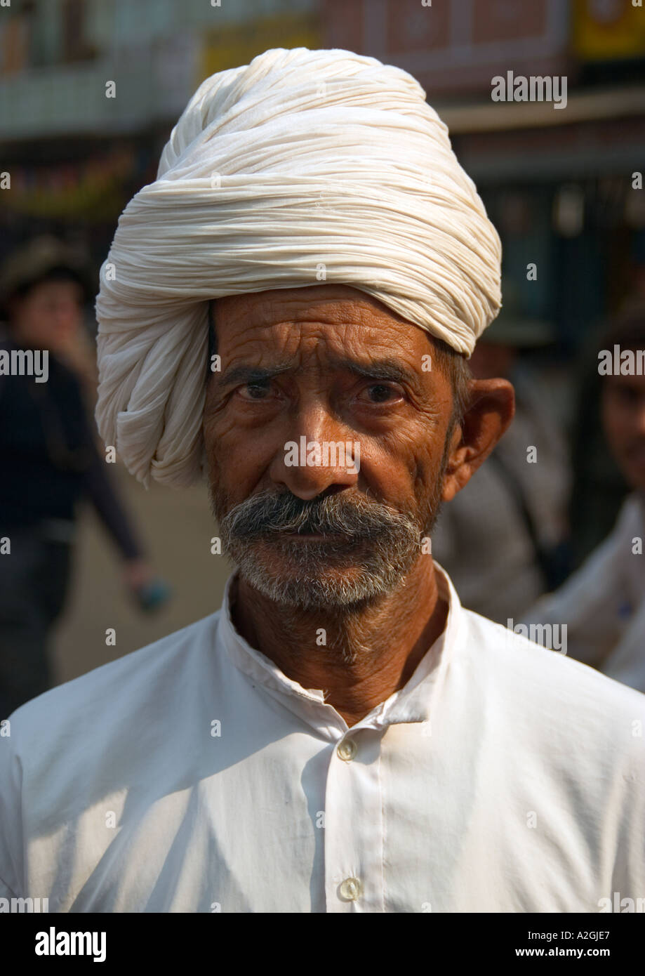Portrait of Indian gentleman wearing a turban Stock Photo - Alamy