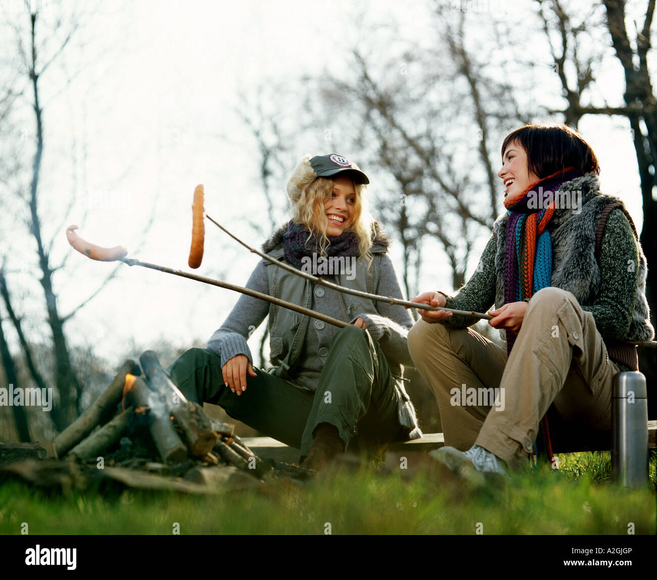 1212925 outdoor day autumn friend friends friendship woman women young ...