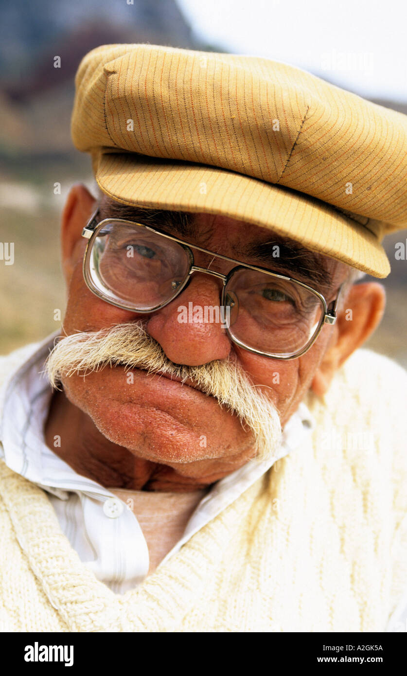 greece greek faces an old man in santorini Stock Photo - Alamy