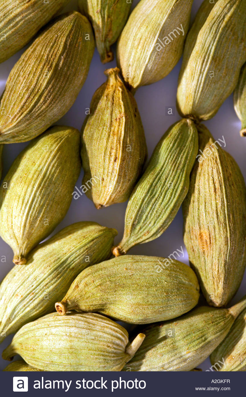 Dried cardamom spice seed pods hi-res stock photography and images - Alamy