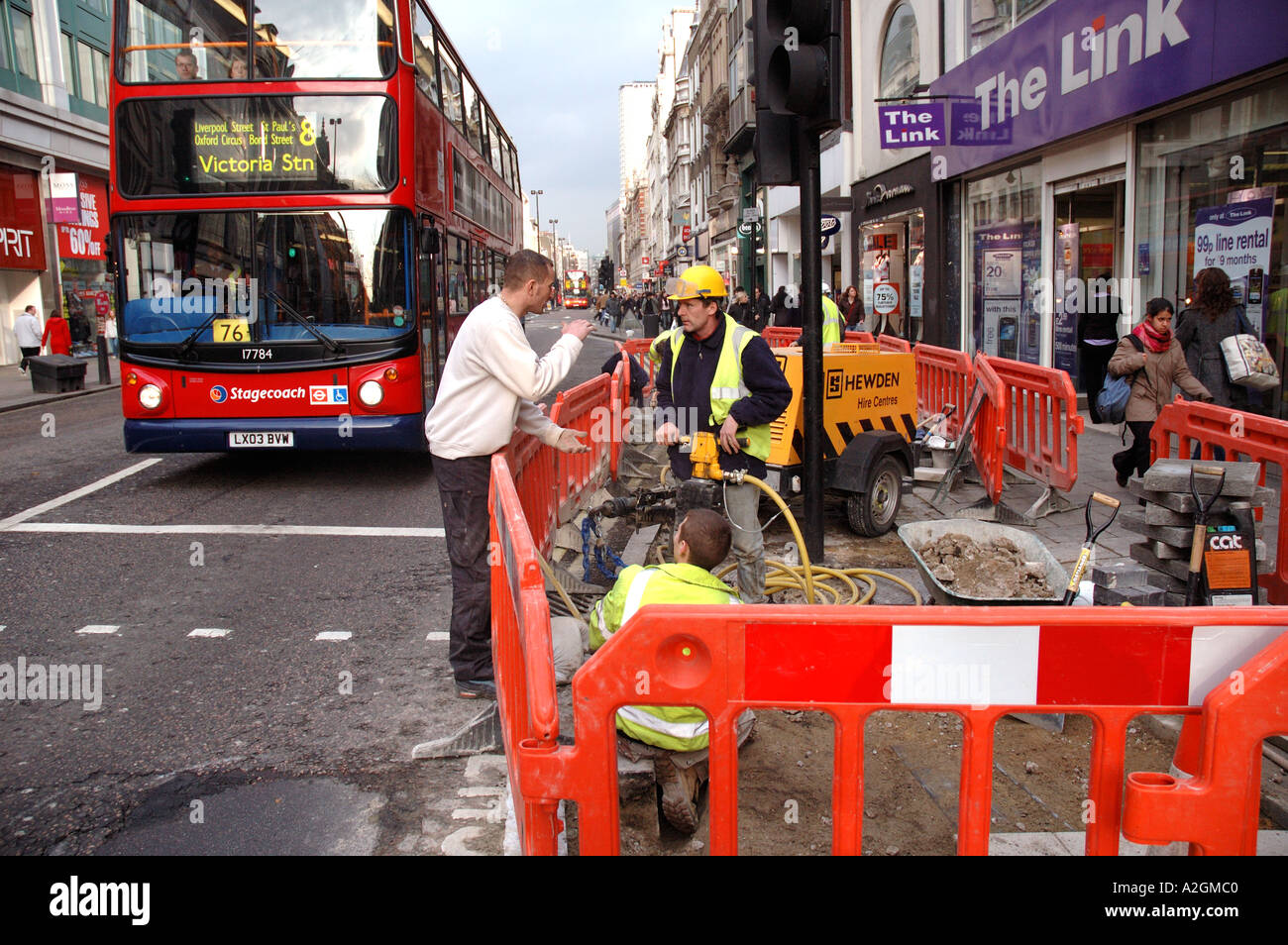 Temporary road maintenance work in Oxford Street Stock Photo - Alamy