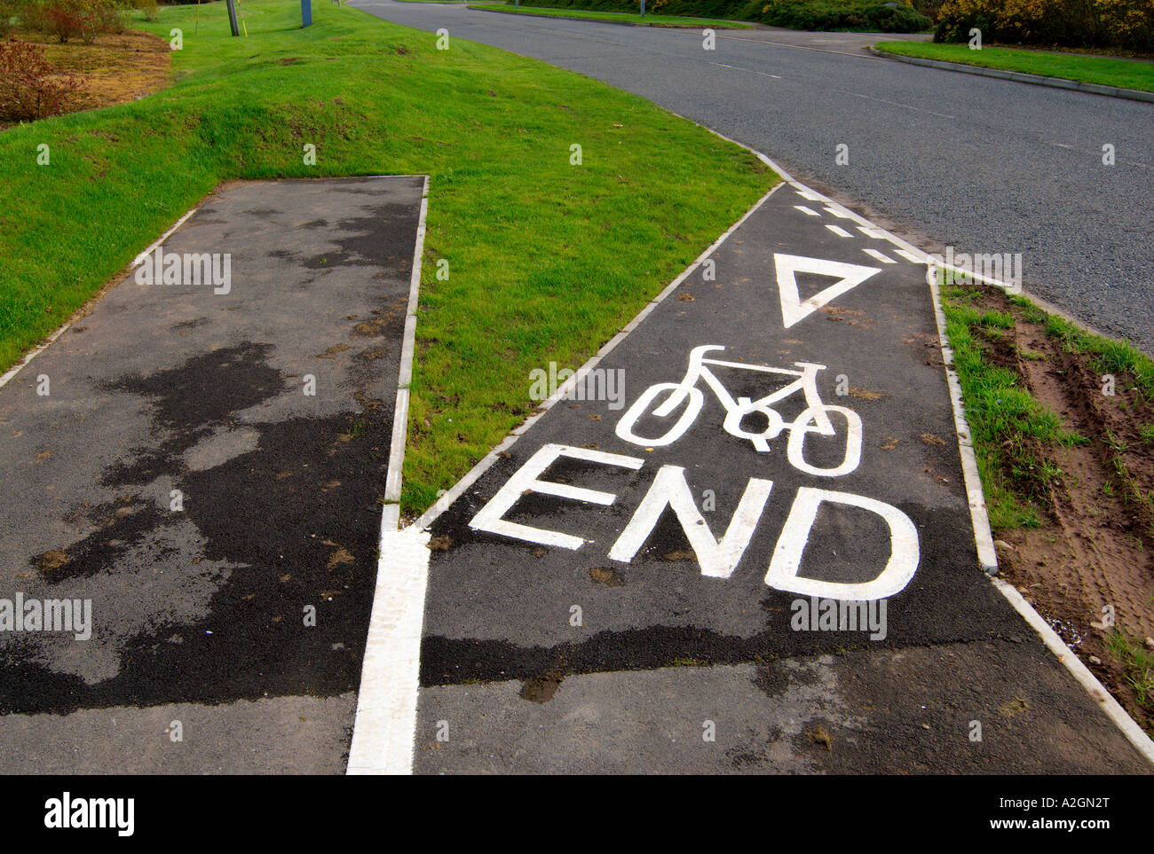 Footpath and cyclepath terminating at a earth barrier constructed to ...