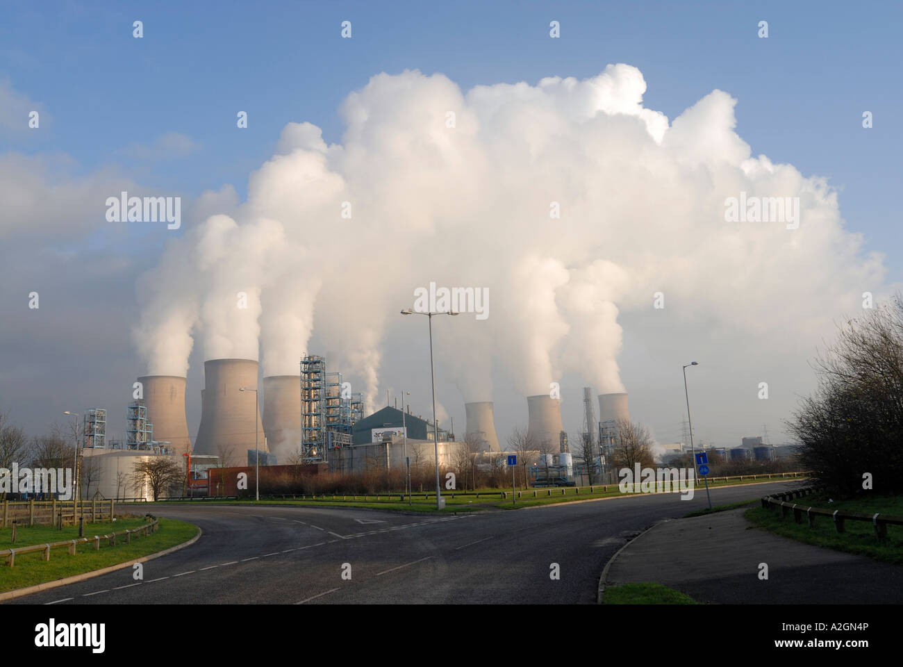 Widnes generating hi-res stock photography and images - Alamy