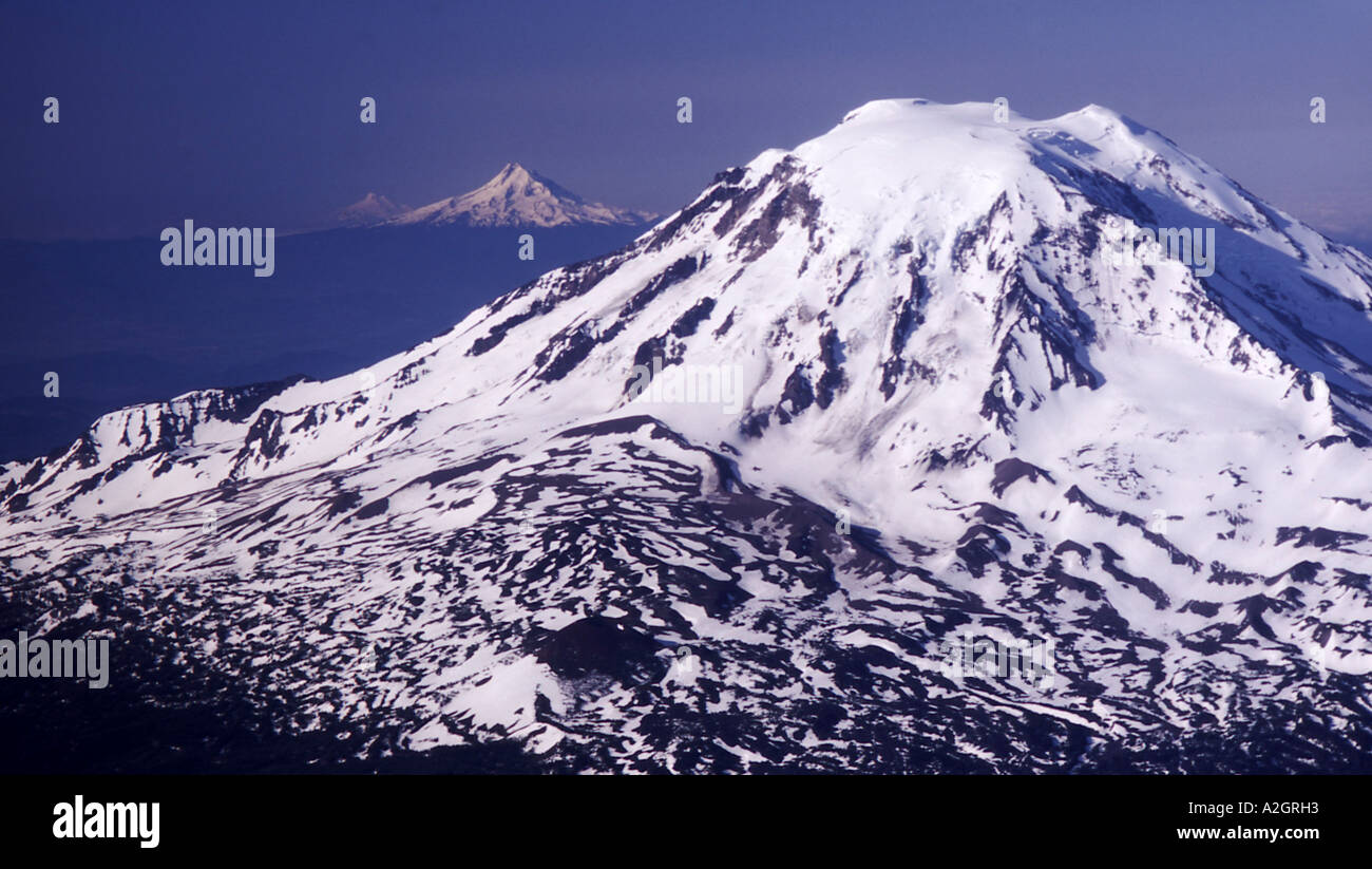 Aerial shot of Mt Adams, Mt hood & mt Jefferson Stock Photo - Alamy