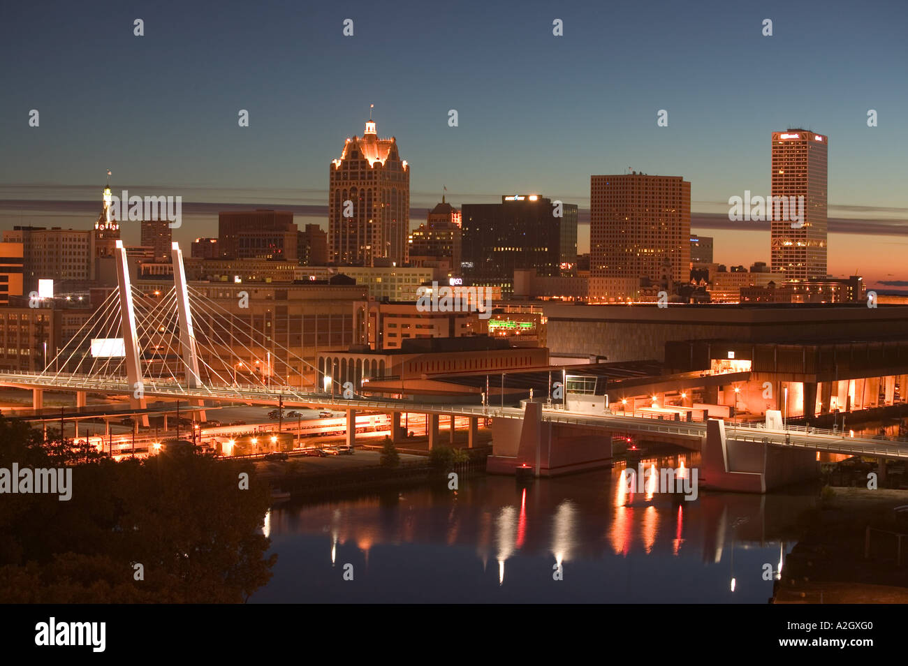 Downtown milwaukee sunset hi-res stock photography and images - Alamy