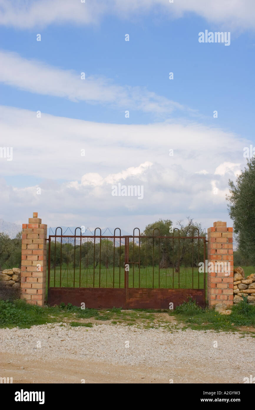 Unfinished gate hi-res stock photography and images - Alamy