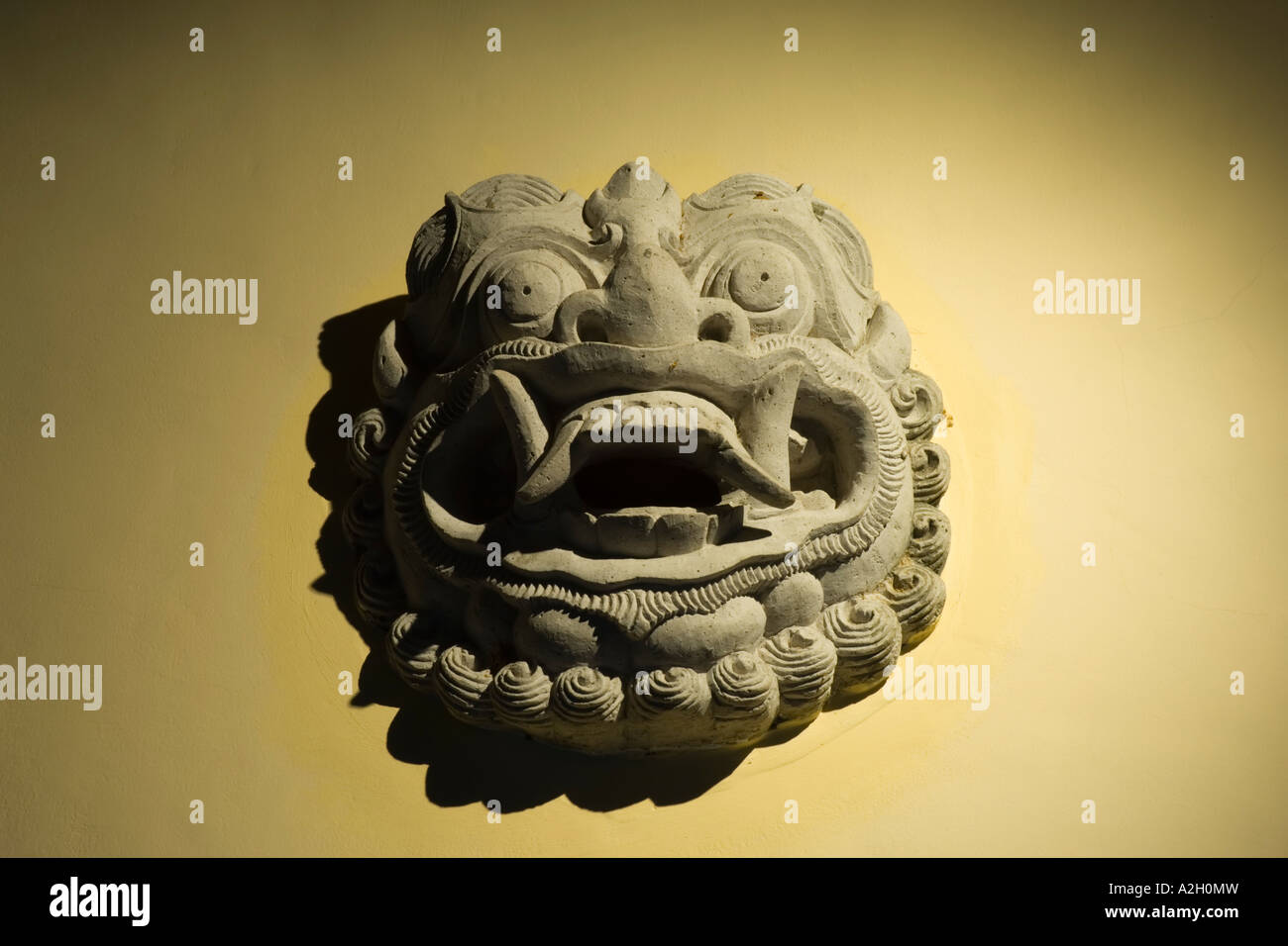 Stone mask hi-res stock photography and images - Alamy