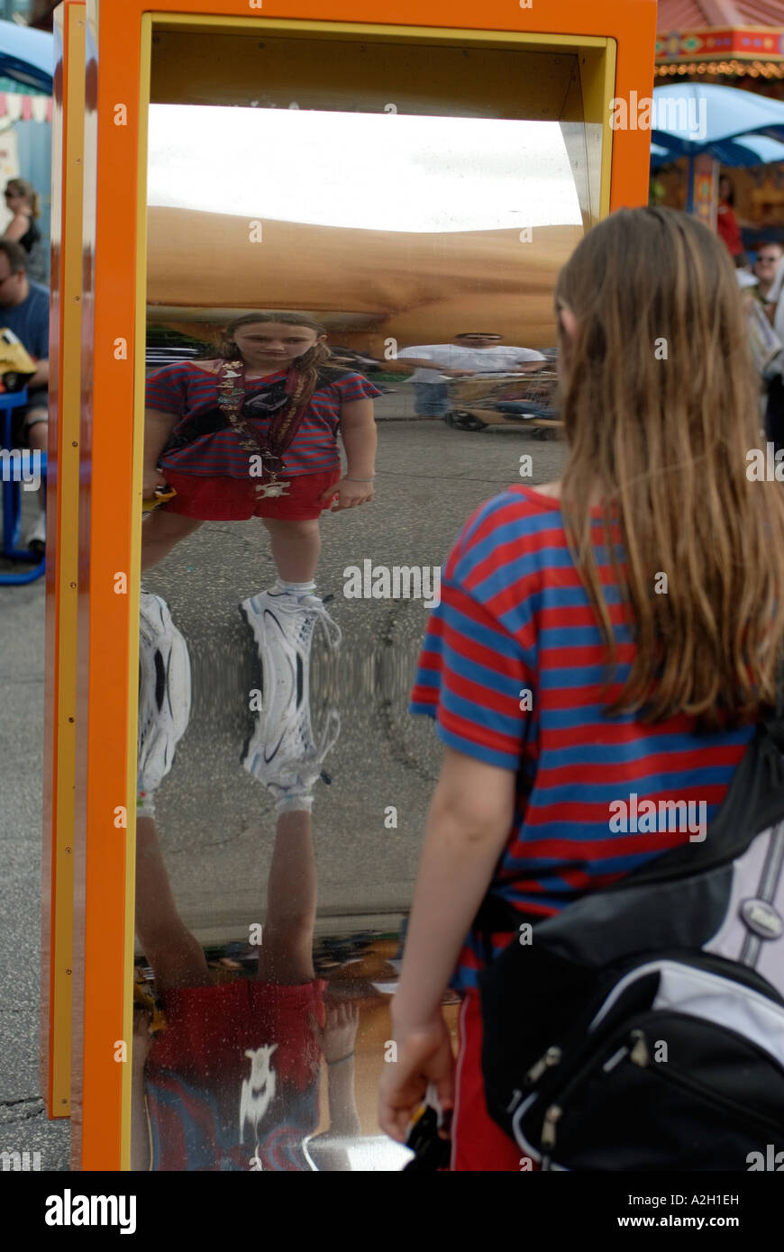 Fun house mirror distortion hi-res stock photography and images - Alamy