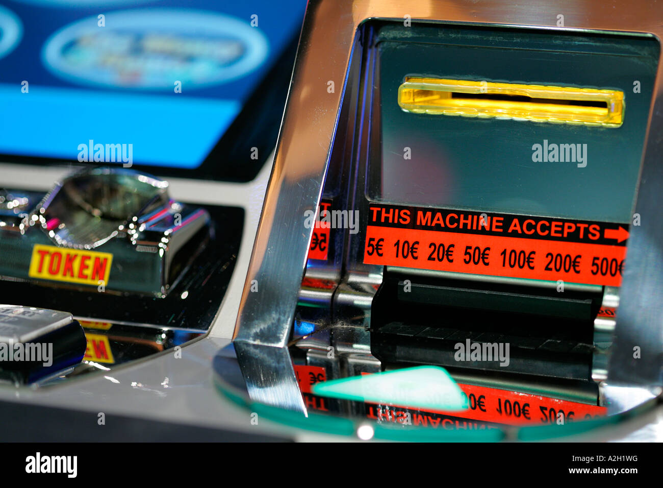 Coin spinning reflection hi-res stock photography and images - Alamy