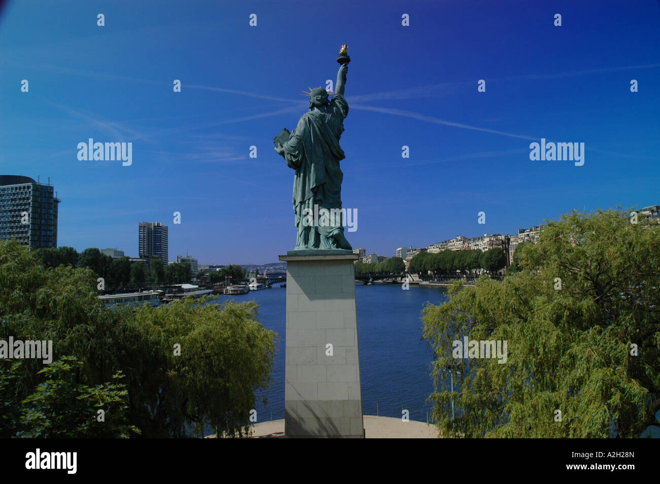 Backside of statue hi-res stock photography and images - Alamy