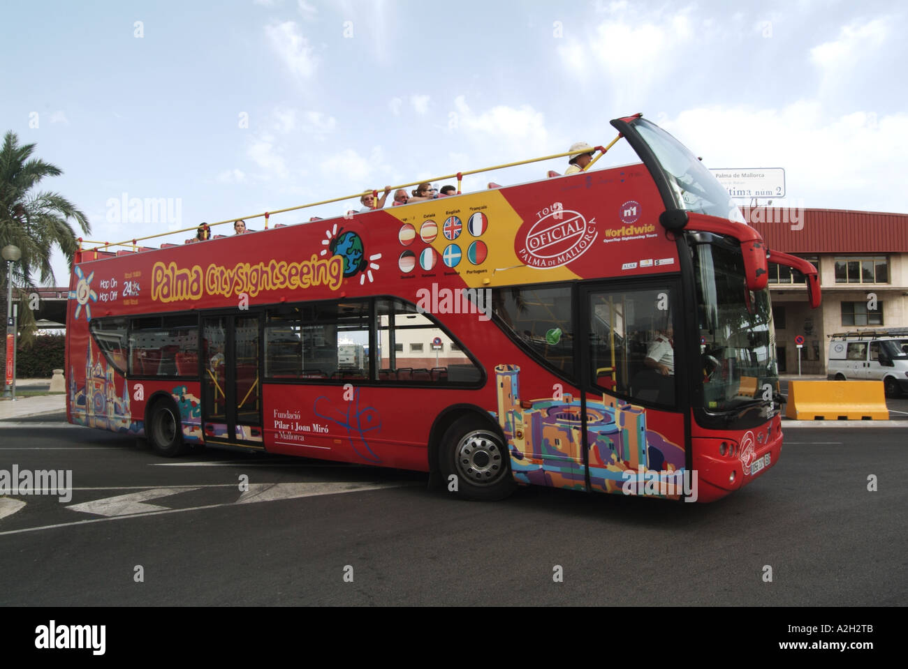 Palma de mallorca sightseeing bus hi-res stock photography and images ...