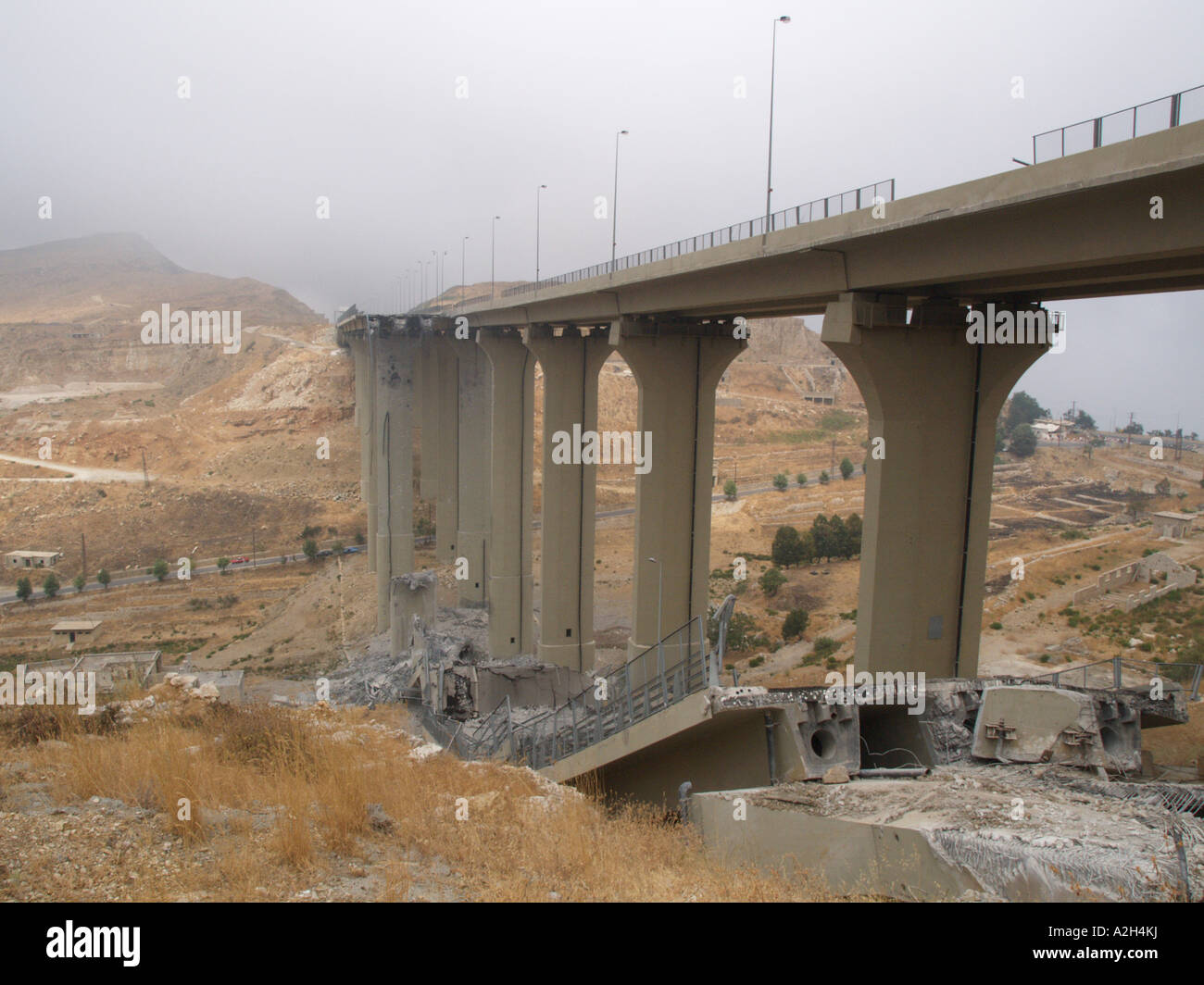 Destroyed bridge hi-res stock photography and images - Alamy