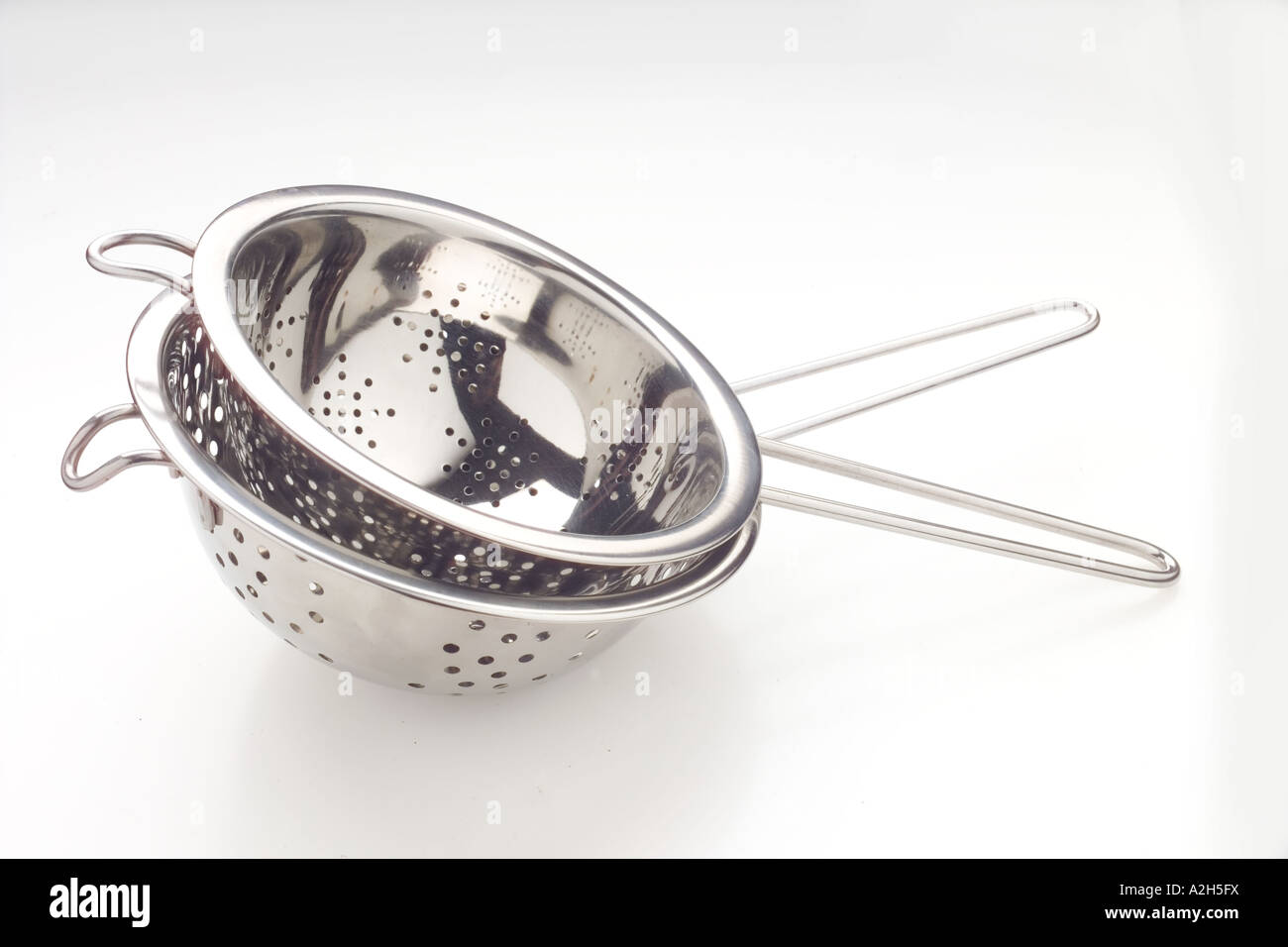 Collander sieve hi-res stock photography and images - Alamy