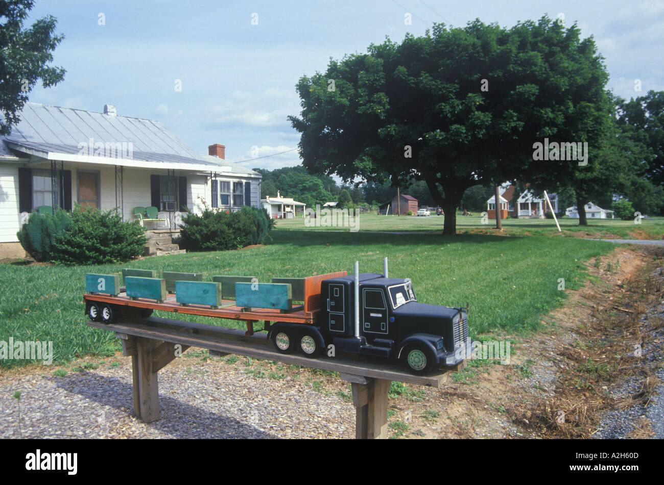 Semi truck mailbox hi-res stock photography and images - Alamy