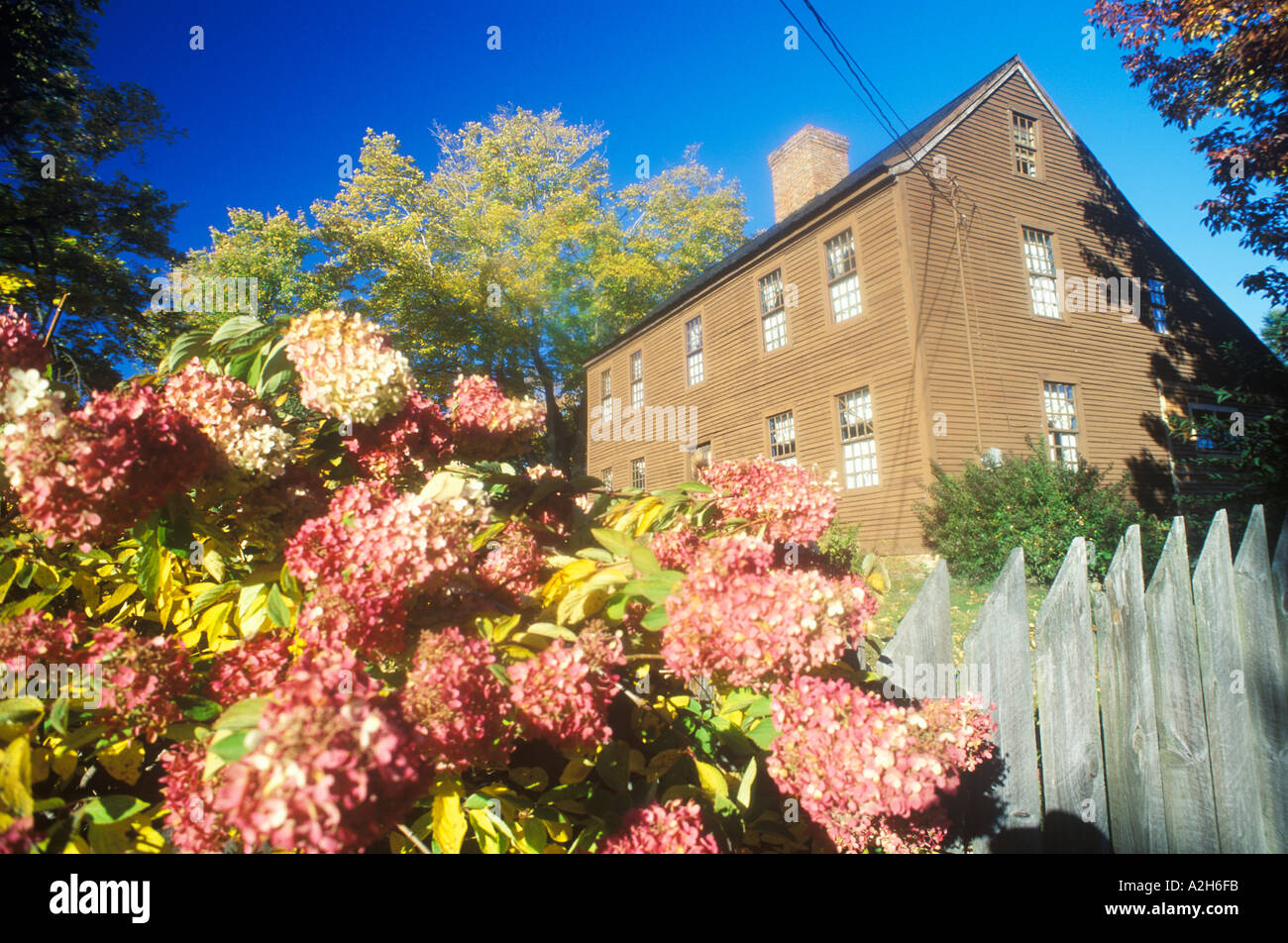 Two story wooden siding home in spring hi-res stock photography and ...