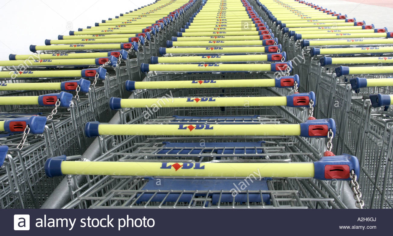 Lidl Shopping Cart Stock Photos & Lidl Shopping Cart Stock Images - Alamy
