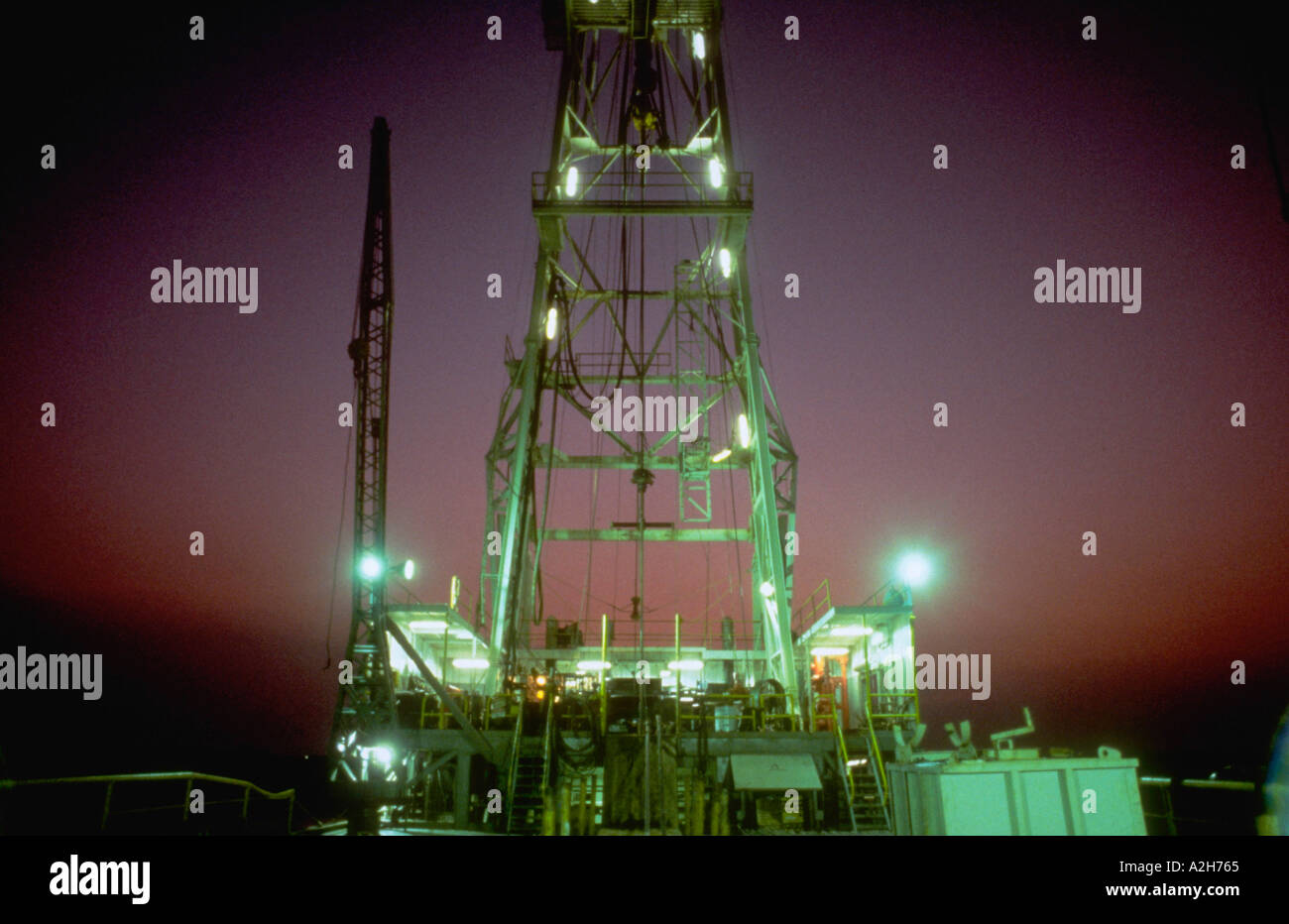 Drilling barge hi-res stock photography and images - Alamy