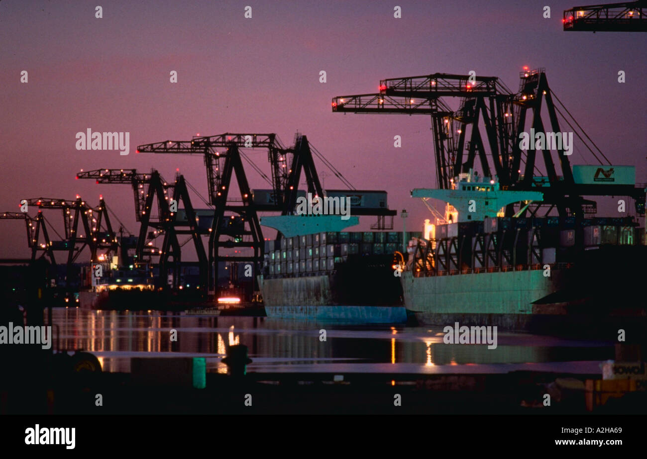 Loading ships in Port Elizabeth NJ Stock Photo - Alamy