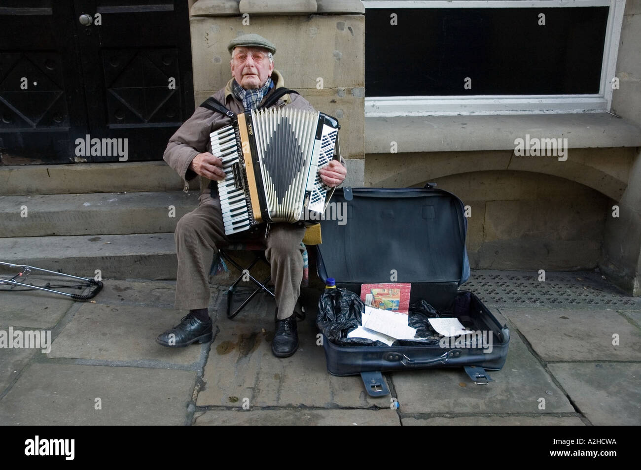 Old man busking with an accordian Stock Photo - Alamy