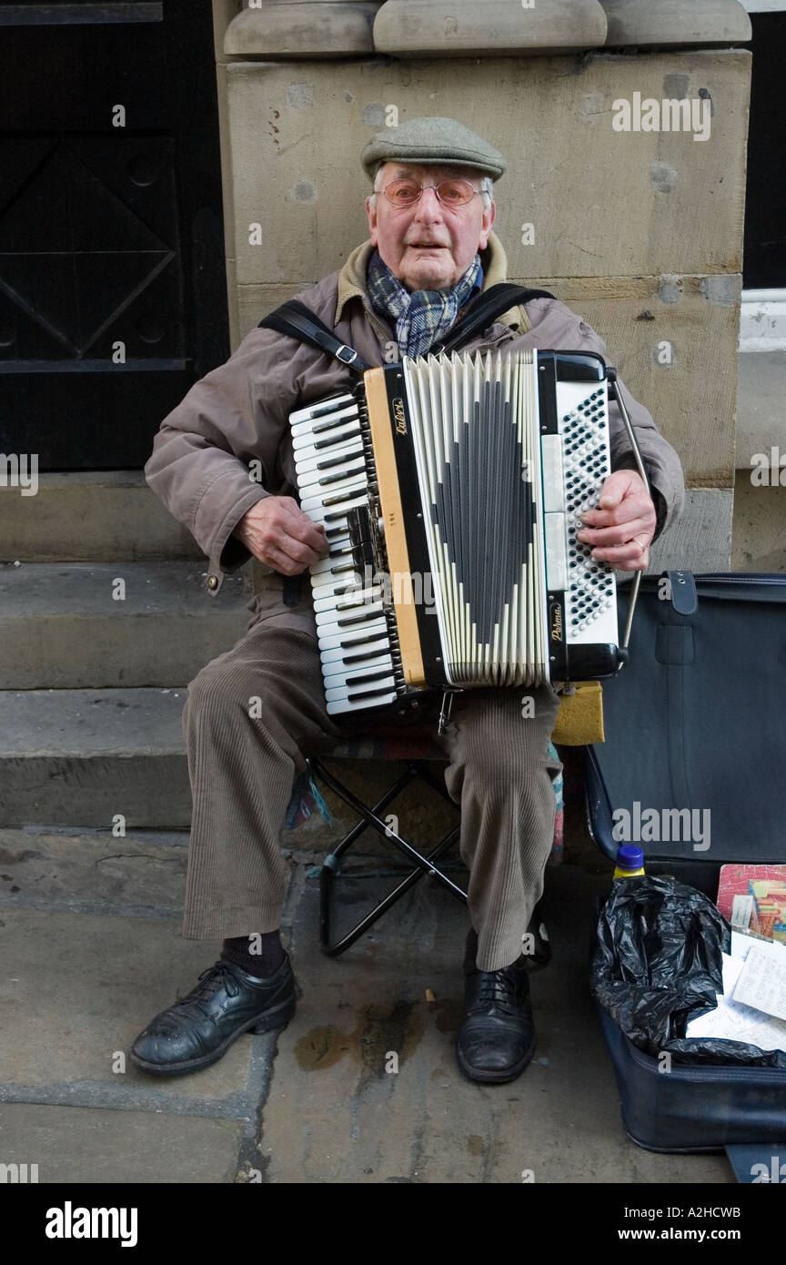 Old man busking with an accordian Stock Photo - Alamy