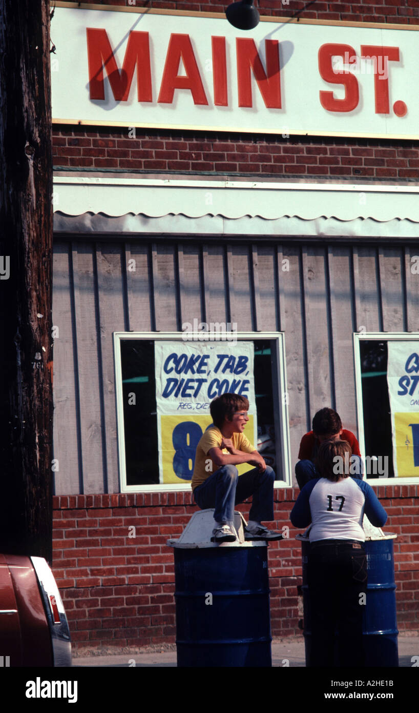 People small town socializing hi-res stock photography and images - Alamy