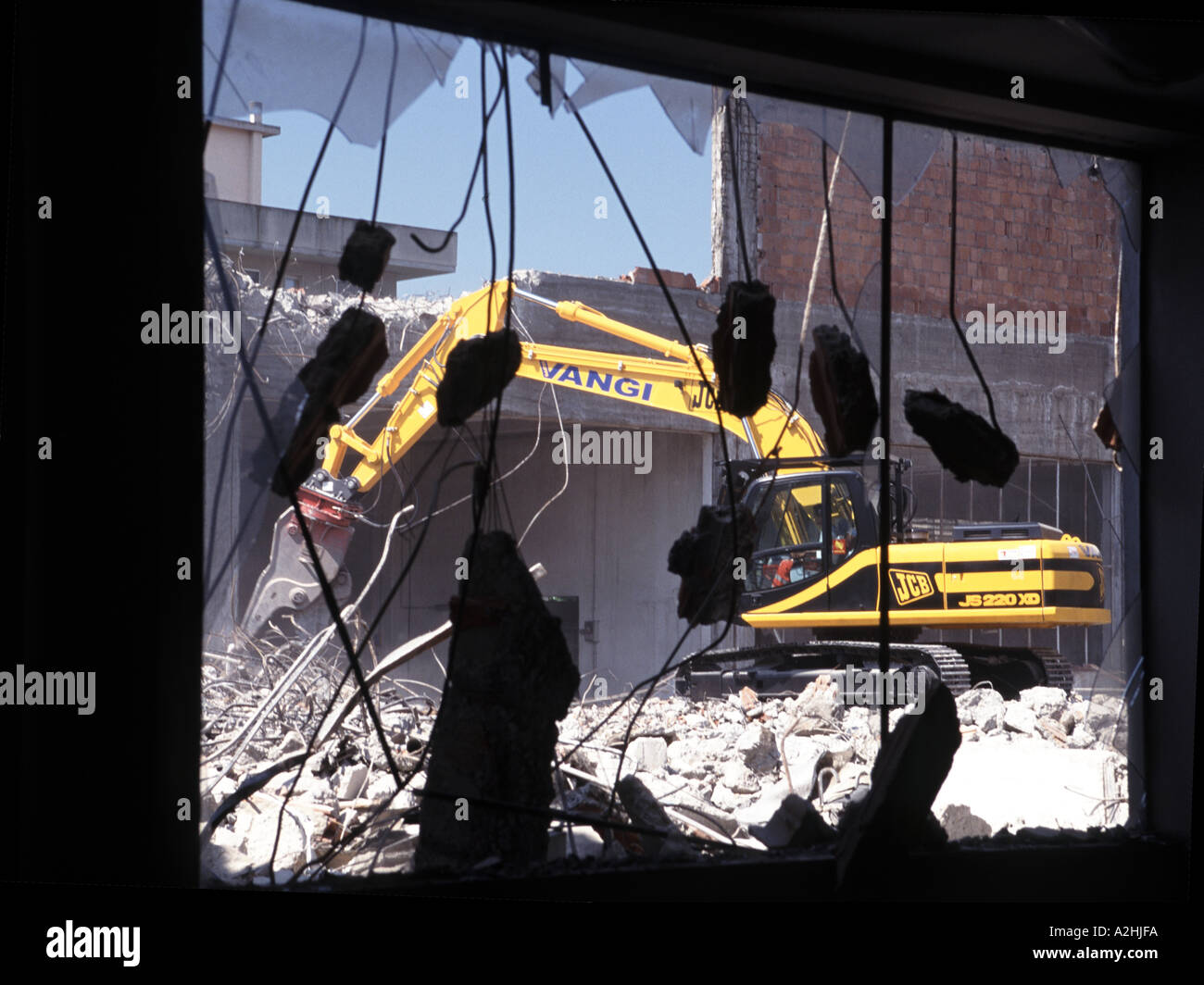 Demolishing works hi-res stock photography and images - Alamy
