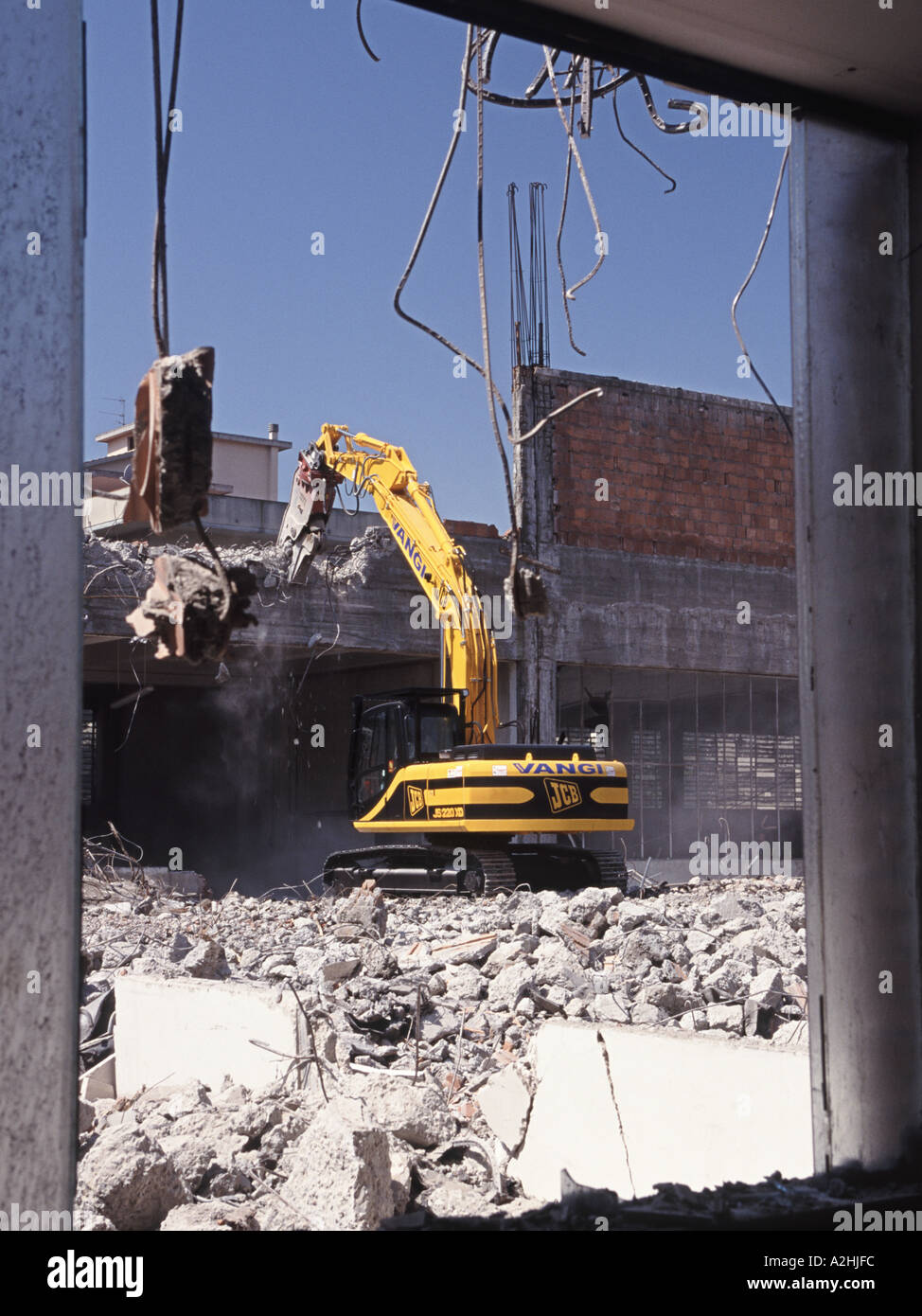 Demolishing works hi-res stock photography and images - Alamy