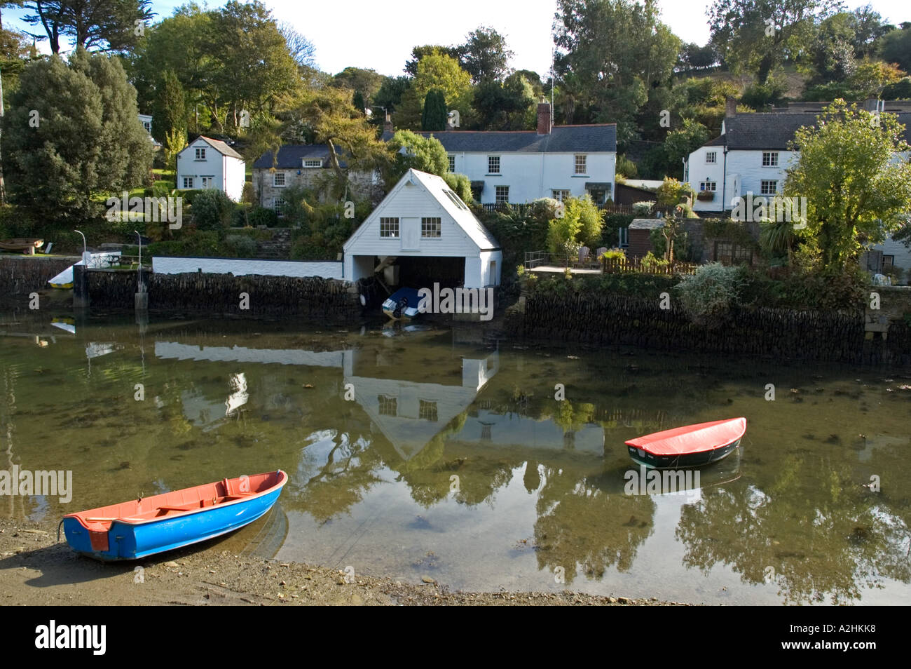 Helford village cornwall hi-res stock photography and images - Alamy