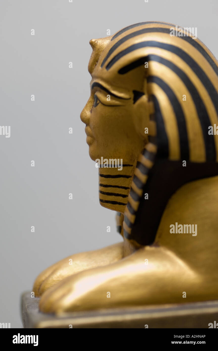 Statue of King Tutankhamun Stock Photo - Alamy