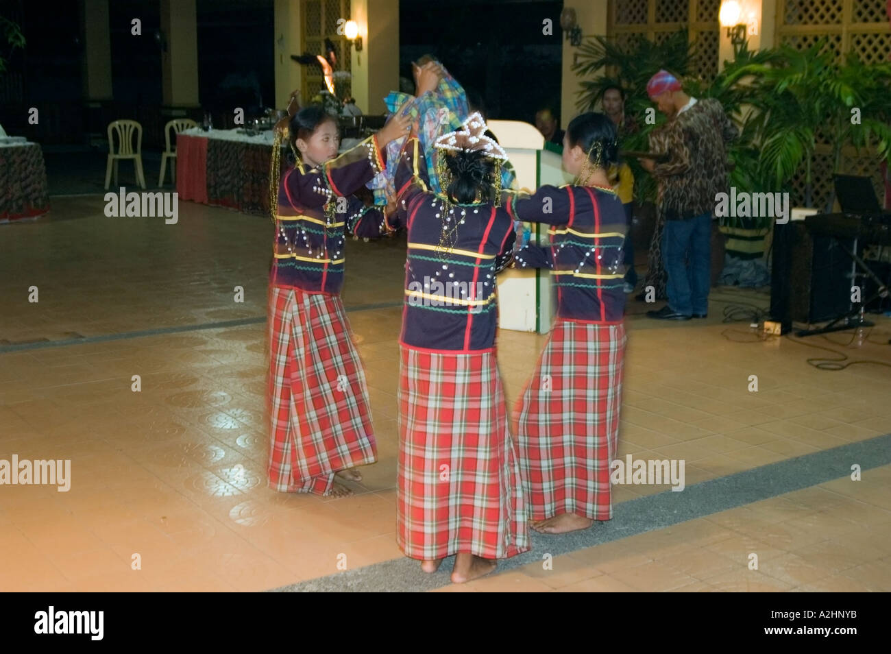 Traditional tribal dance & costumes of the B'laan (Bilaan) people of ...