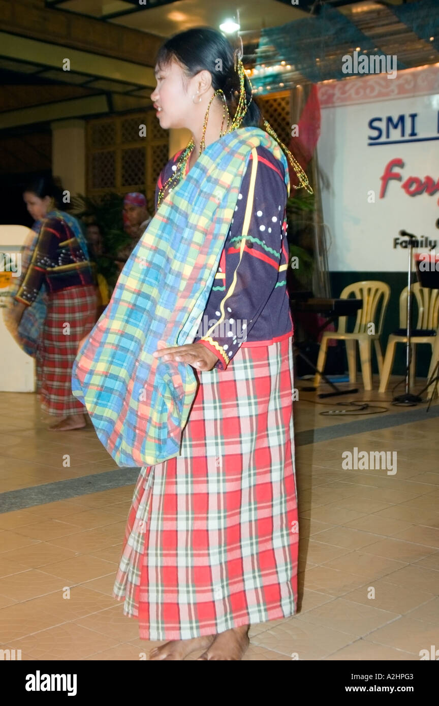 Traditional tribal dance & costumes of the B'laan (Bilaan) people of ...