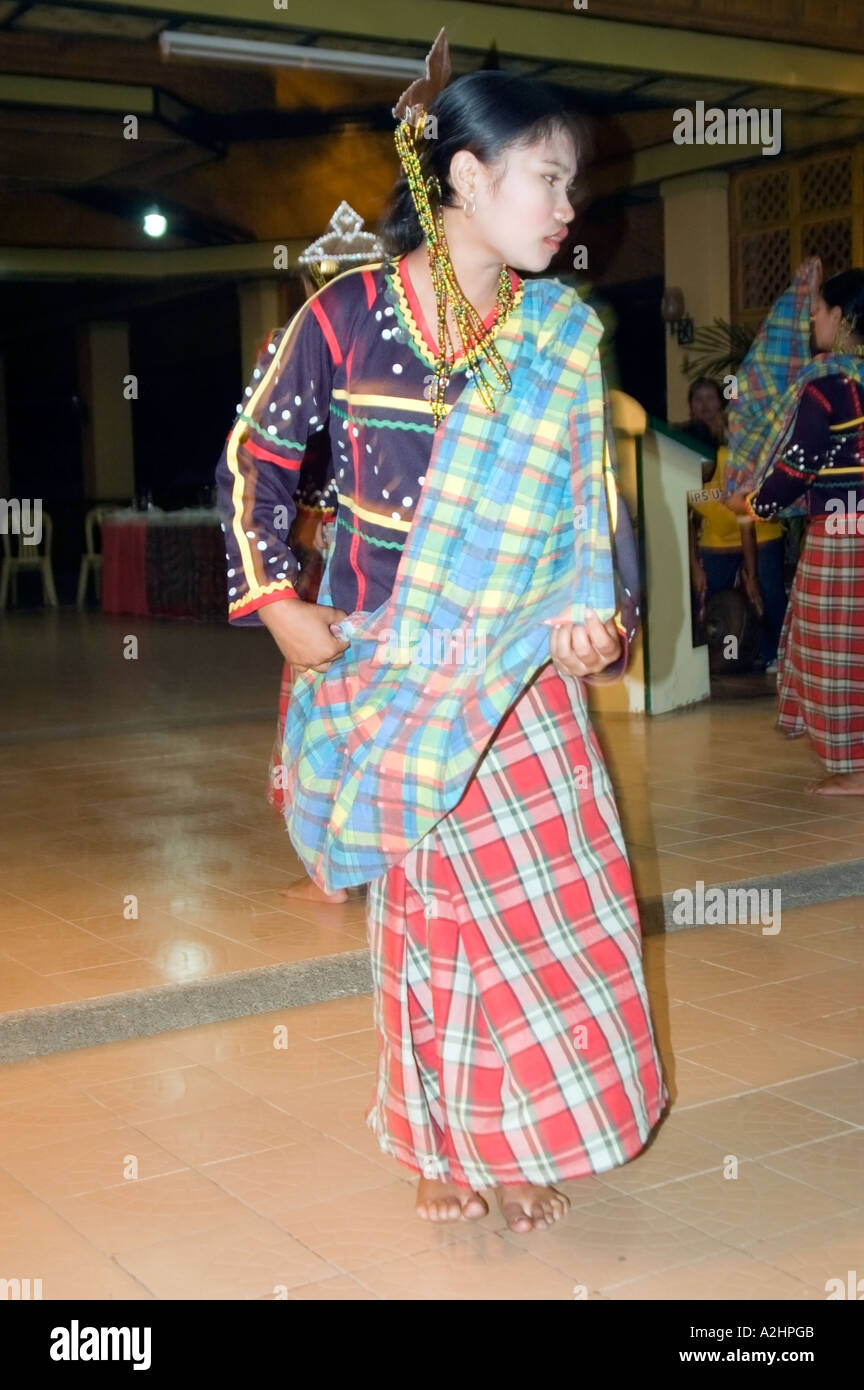 Traditional tribal dance & costumes of the B'laan (Bilaan) people of ...