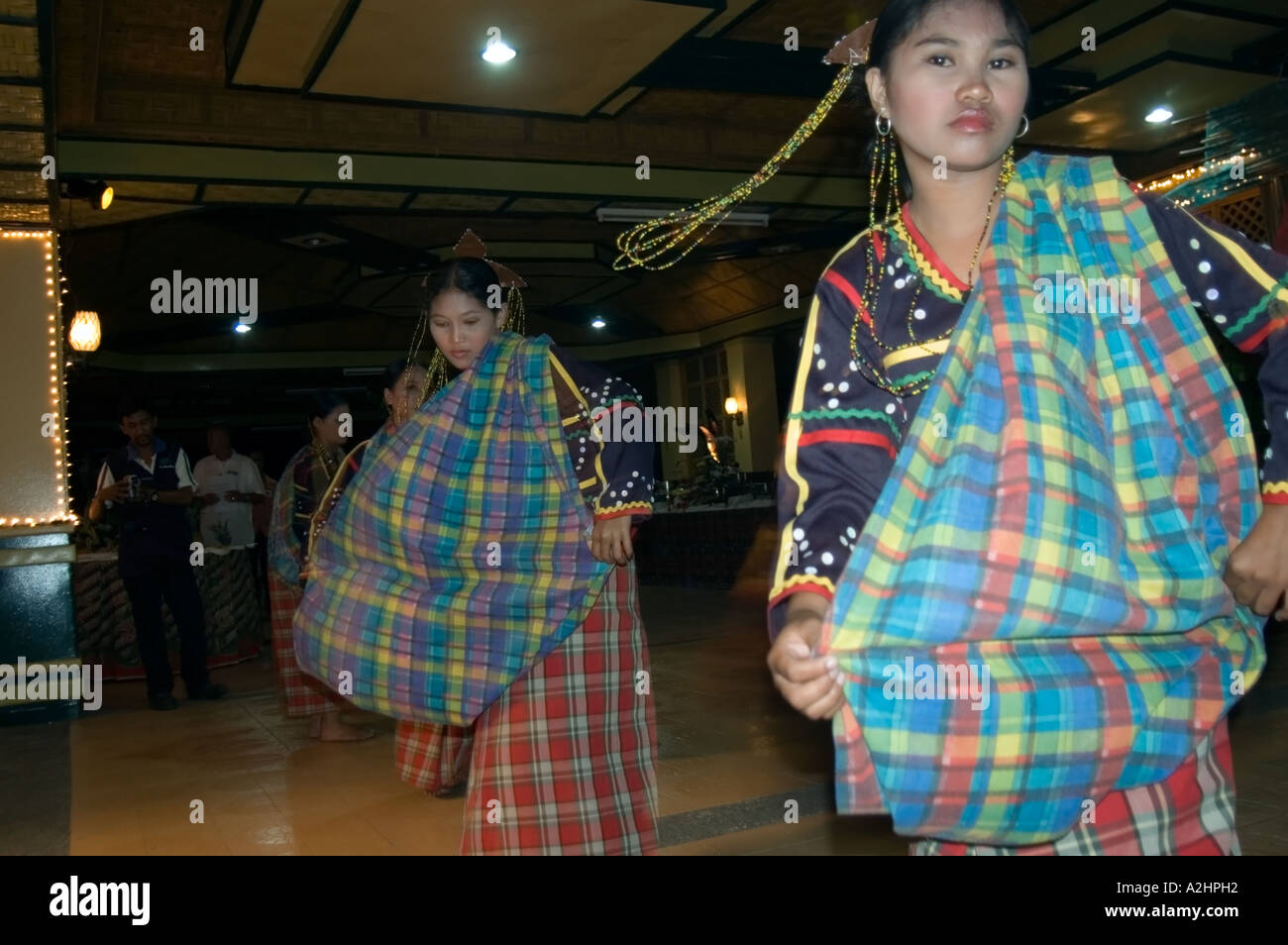 Traditional tribal dance & costumes of the B'laan (Bilaan) people of ...