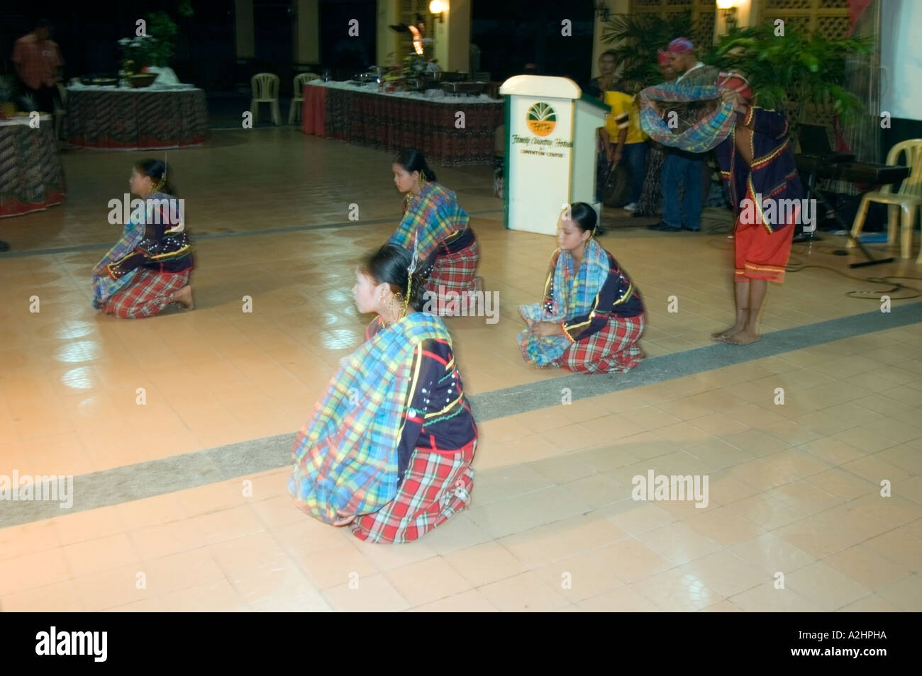 Traditional tribal dance & costumes of the B'laan (Bilaan) people of ...
