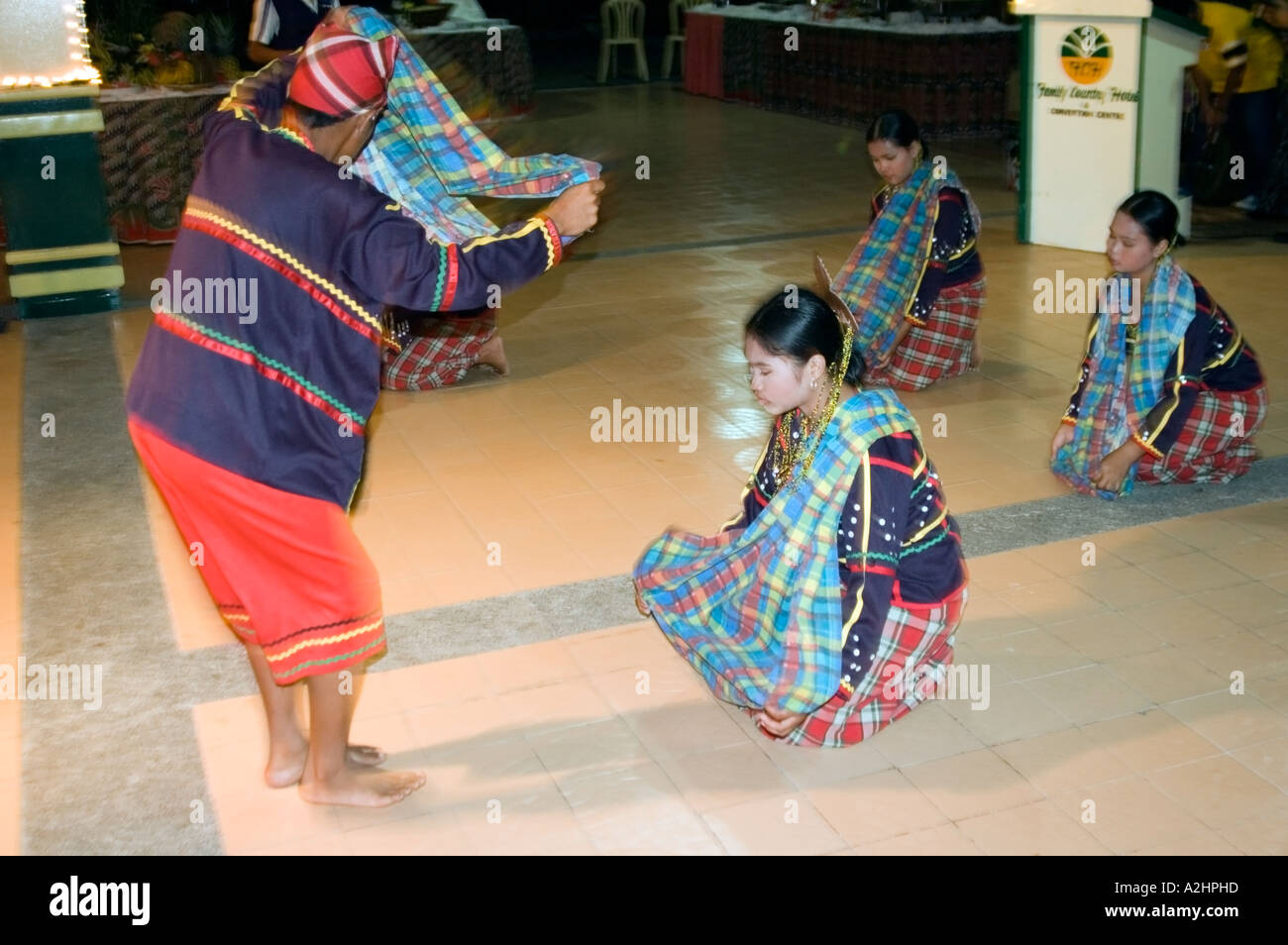 Traditional tribal dance & costumes of the B'laan (Bilaan) people of ...