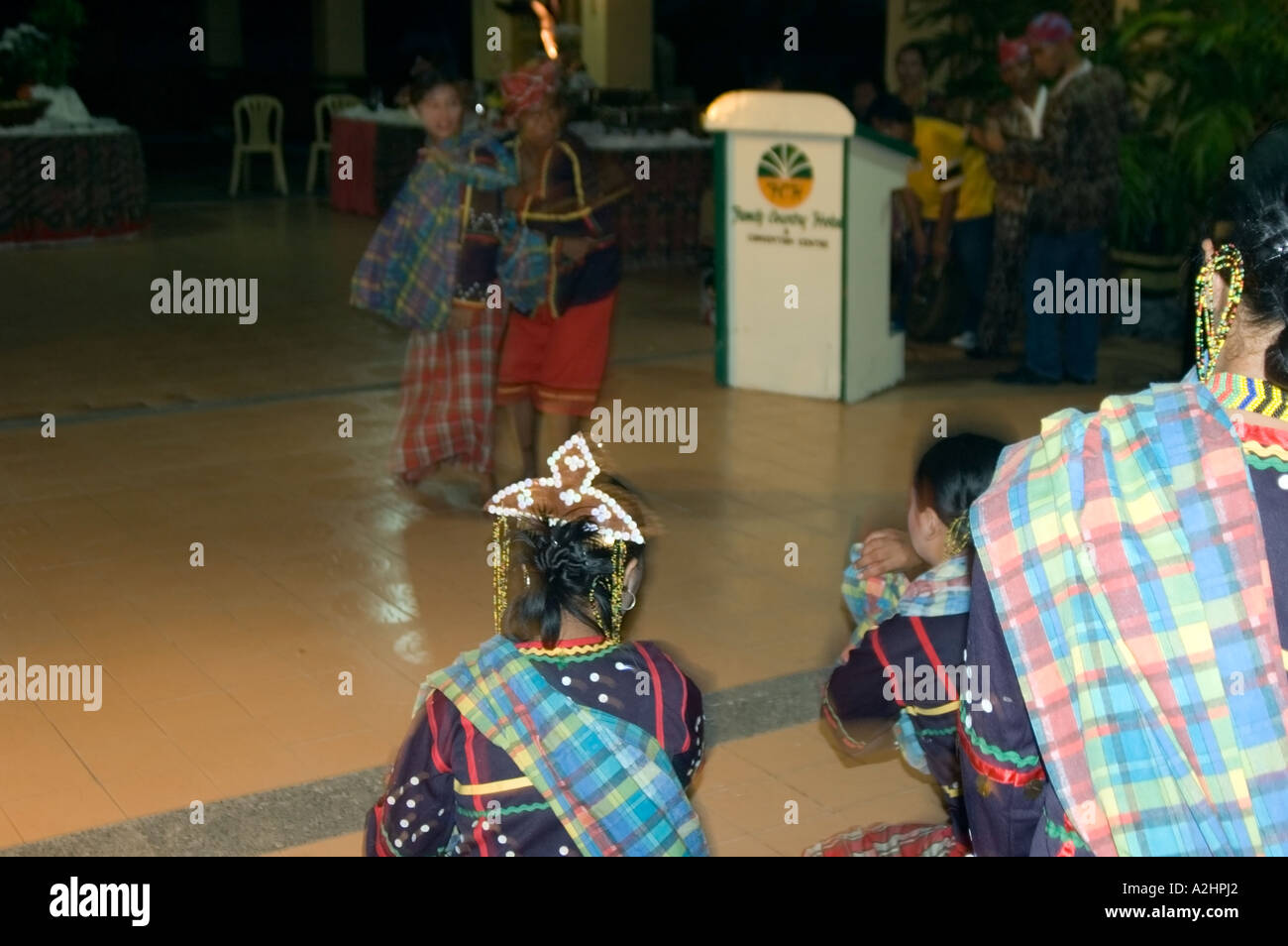 Traditional tribal dance & costumes of the B'laan (Bilaan) people of ...