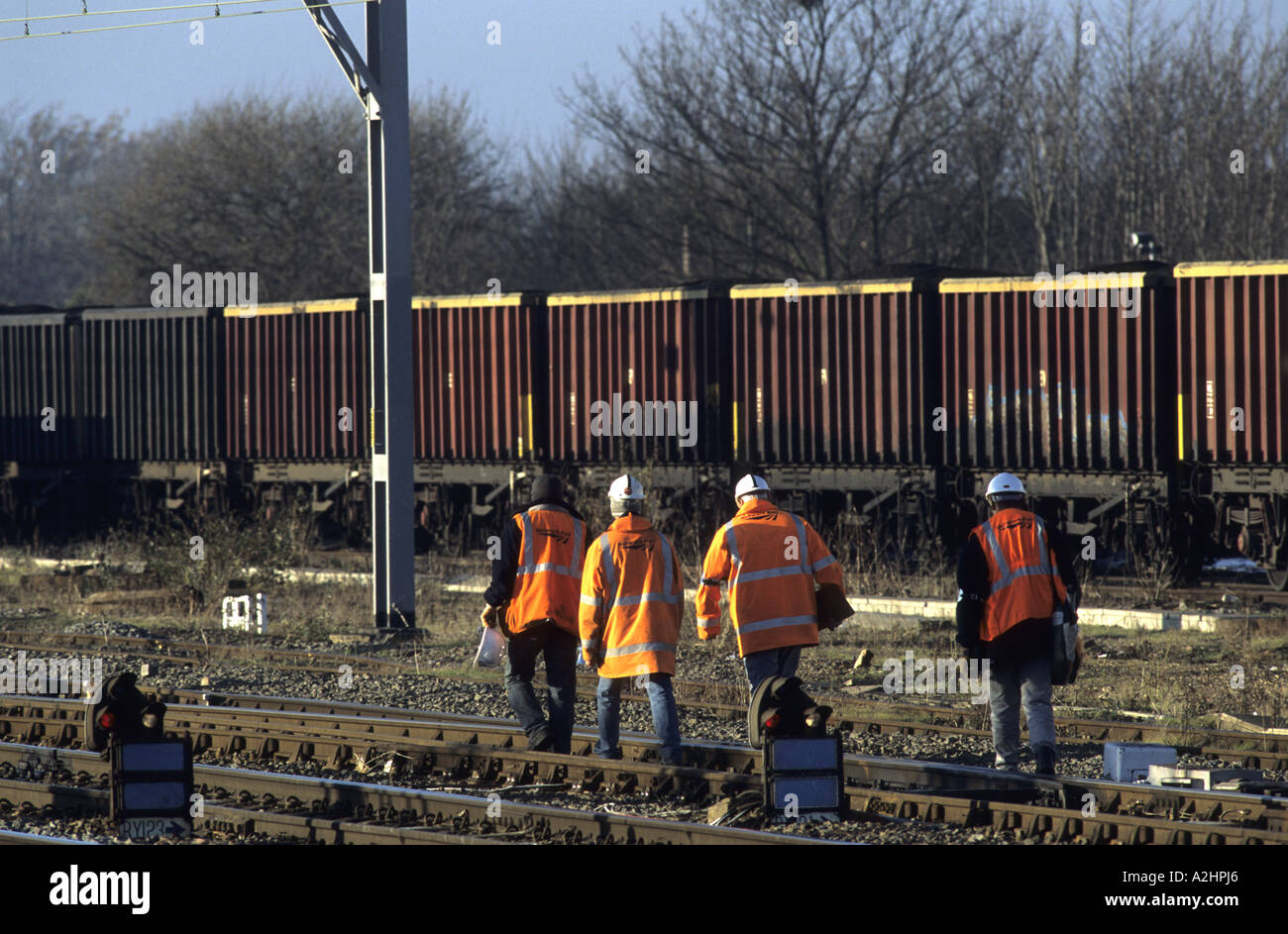 Workers rugby railways railway hi-res stock photography and images - Alamy