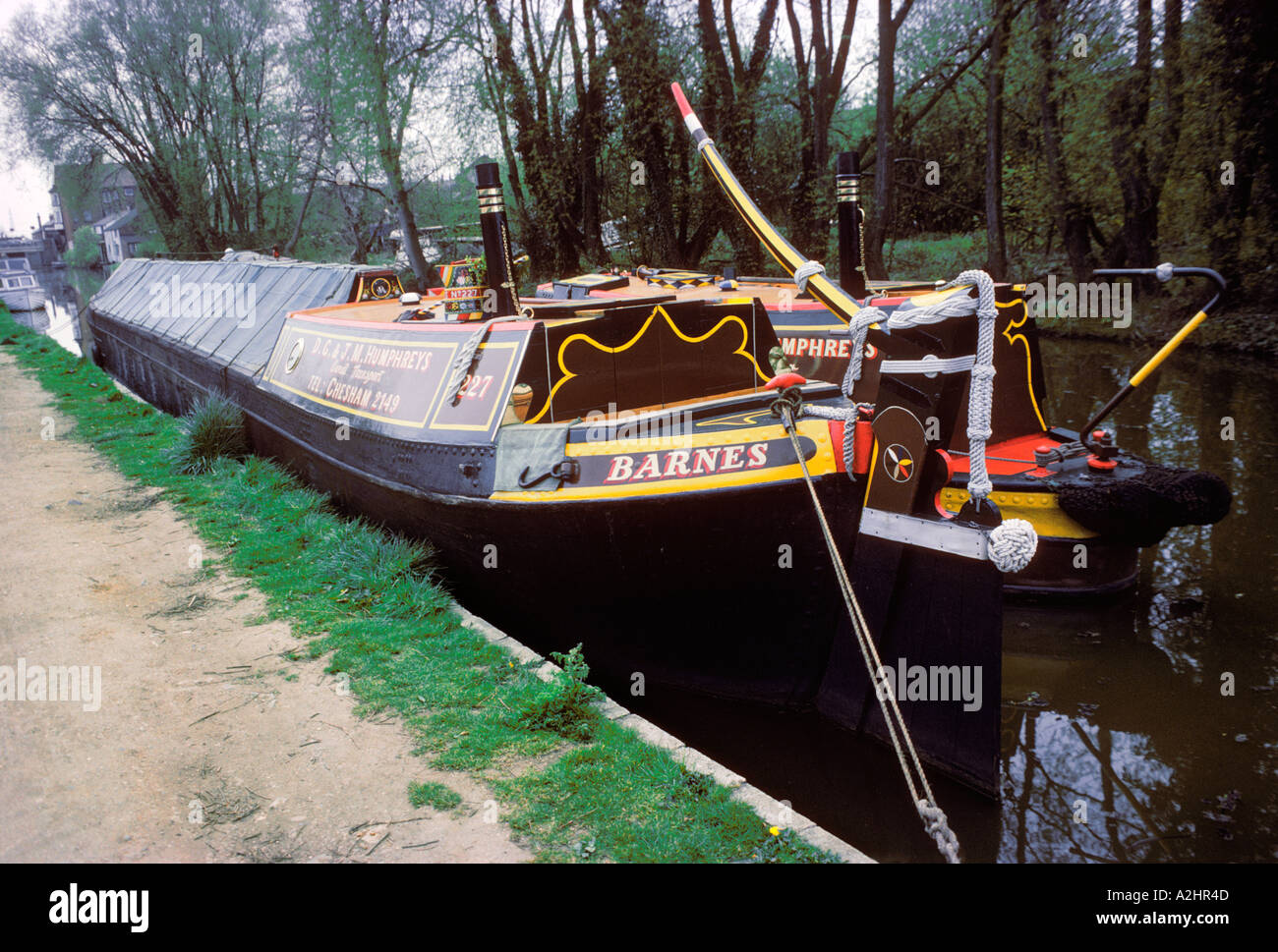 Green painted narrow boat hi-res stock photography and images - Alamy