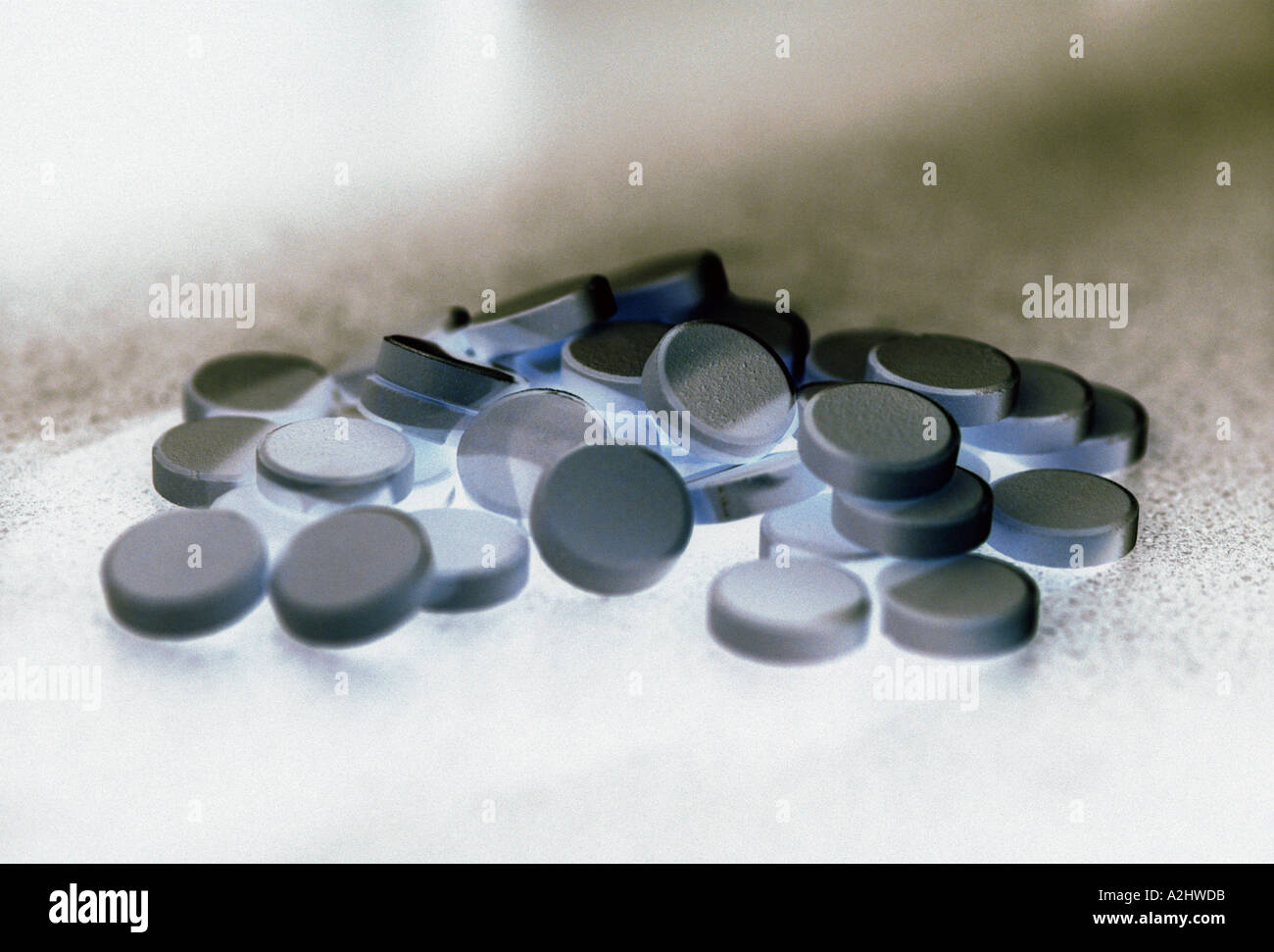 Medicine tablet bolus pilule hi-res stock photography and images - Alamy