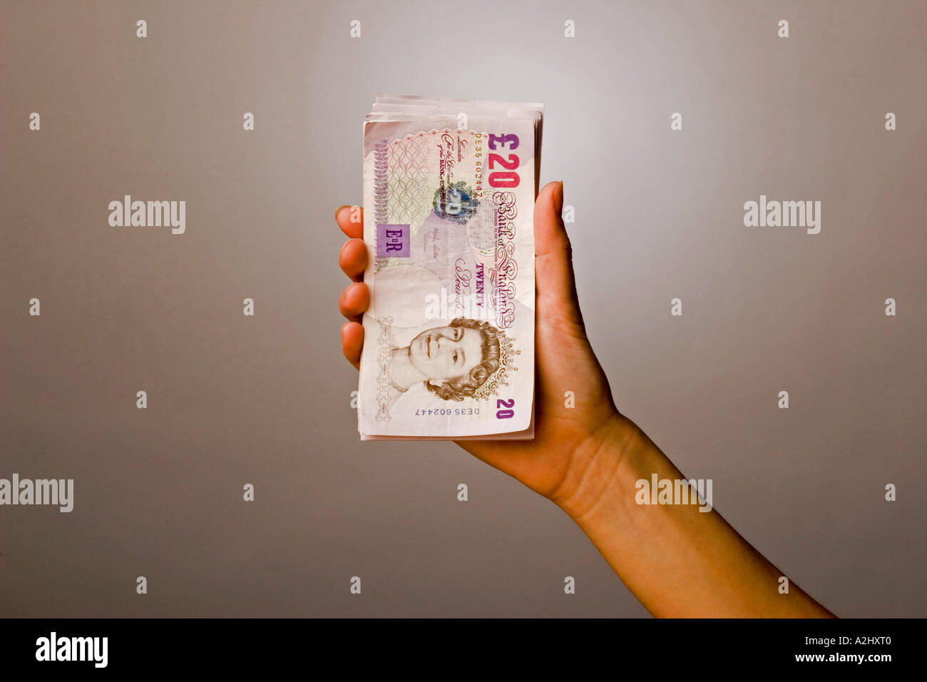 Hand holding/displaying a fan of £20.00 notes Stock Photo - Alamy