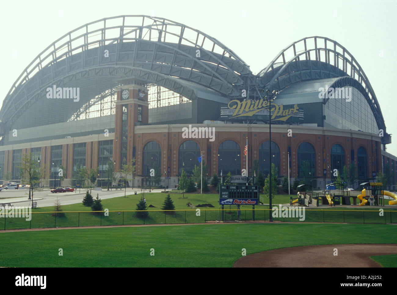 Milwaukee baseball stadium hi-res stock photography and images - Alamy