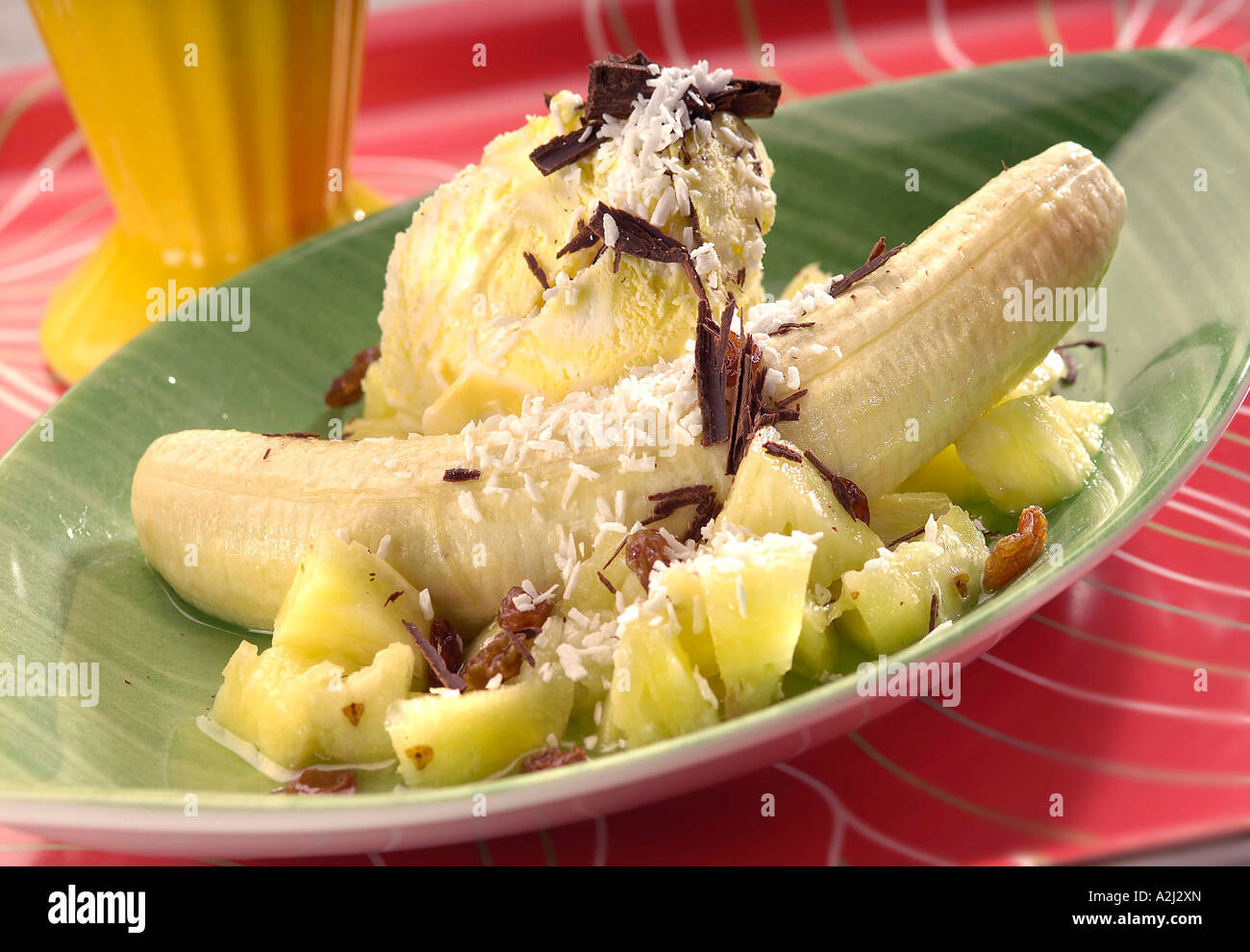 Pineapple split hi-res stock photography and images - Alamy