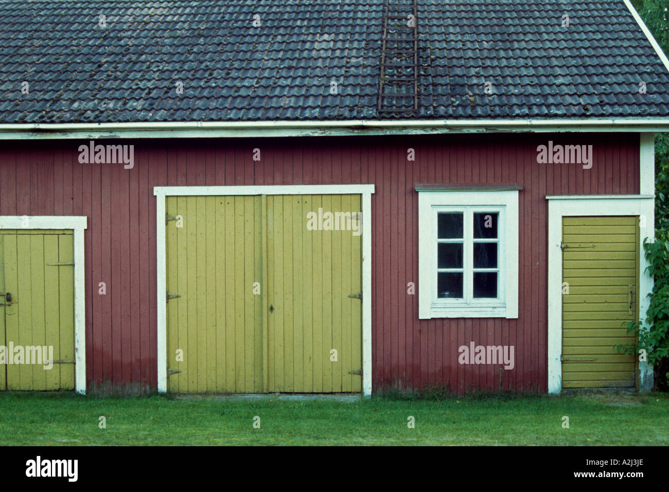 Old fashion red barn hi-res stock photography and images - Alamy