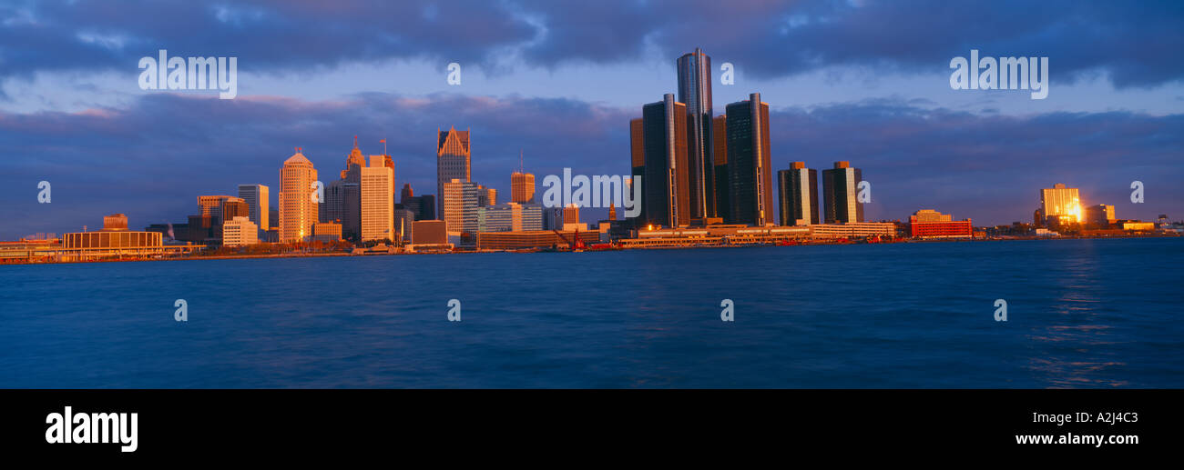 Renaissance center hi-res stock photography and images - Alamy