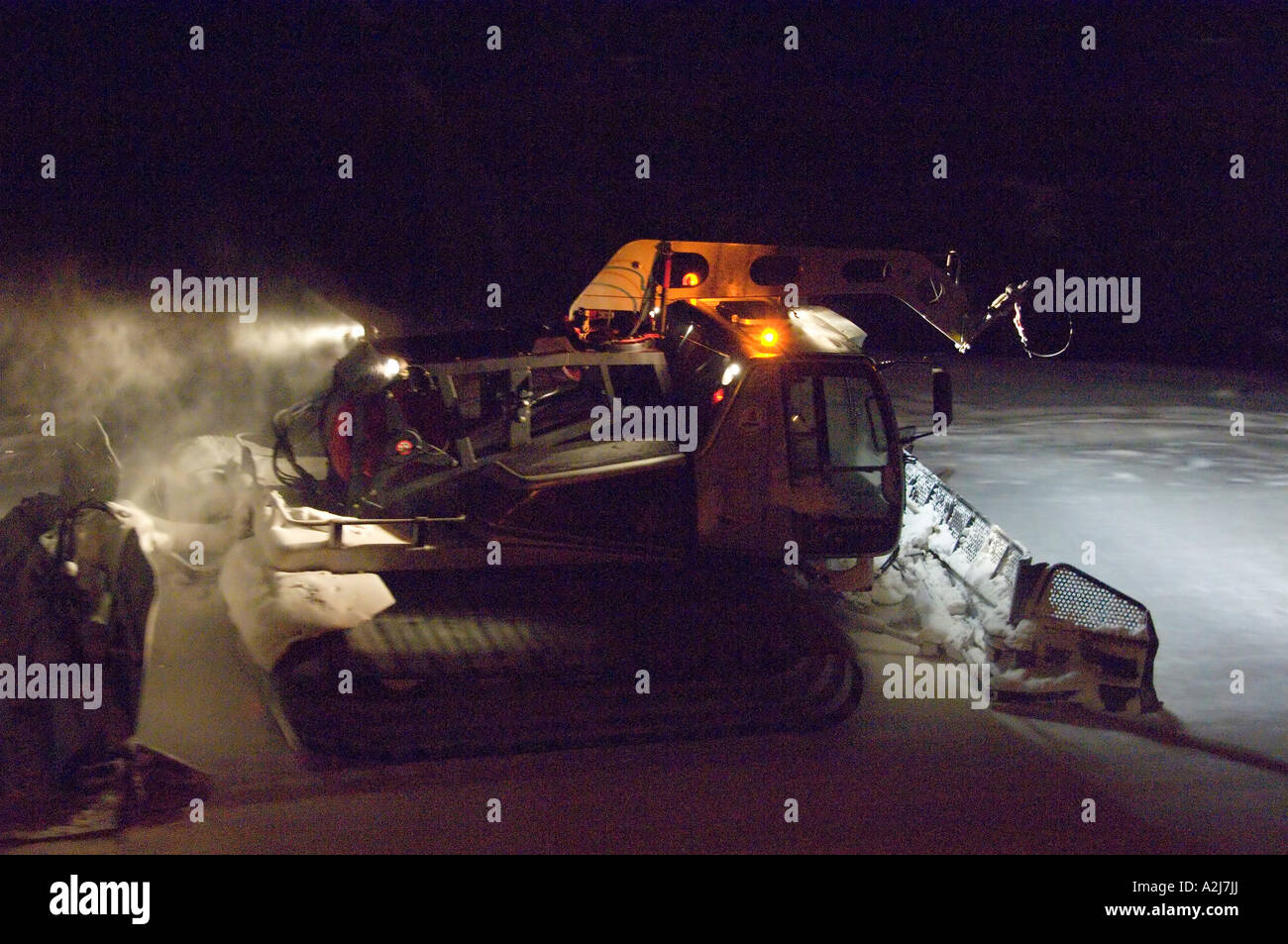 Piste basher hi-res stock photography and images - Alamy