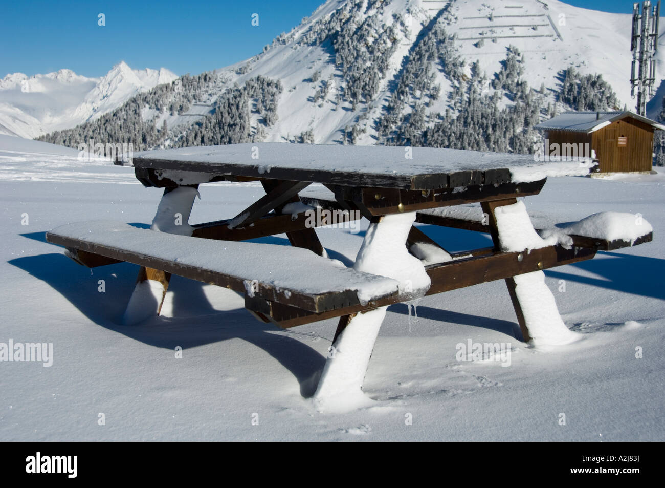 Frozen picnic bench in a snow covered winter landscape Stock Photo - Alamy
