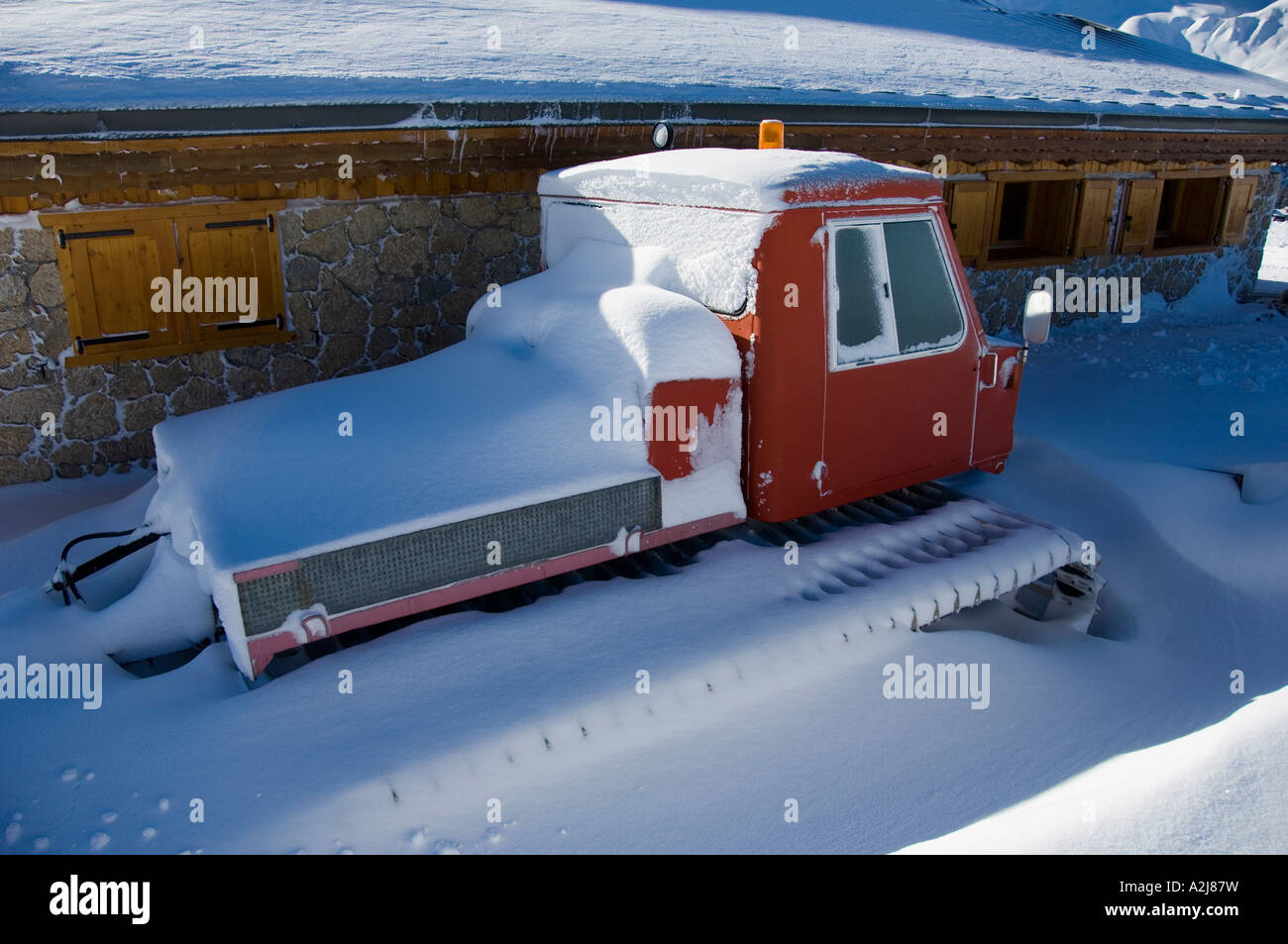 Tracked snow vehicle hi-res stock photography and images - Alamy