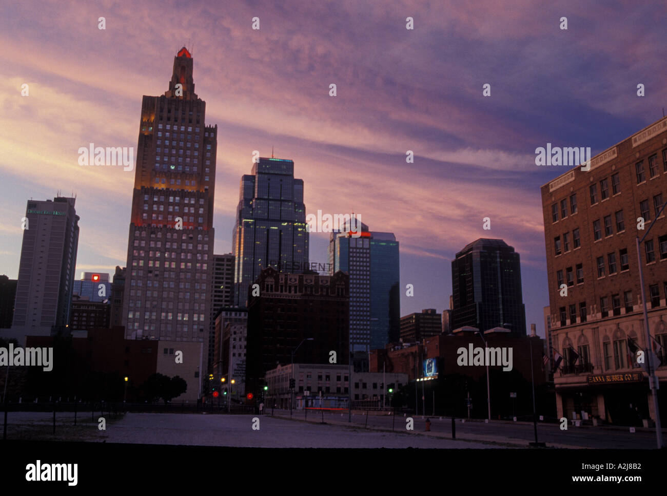 Kansas city power and light building hi-res stock photography and ...
