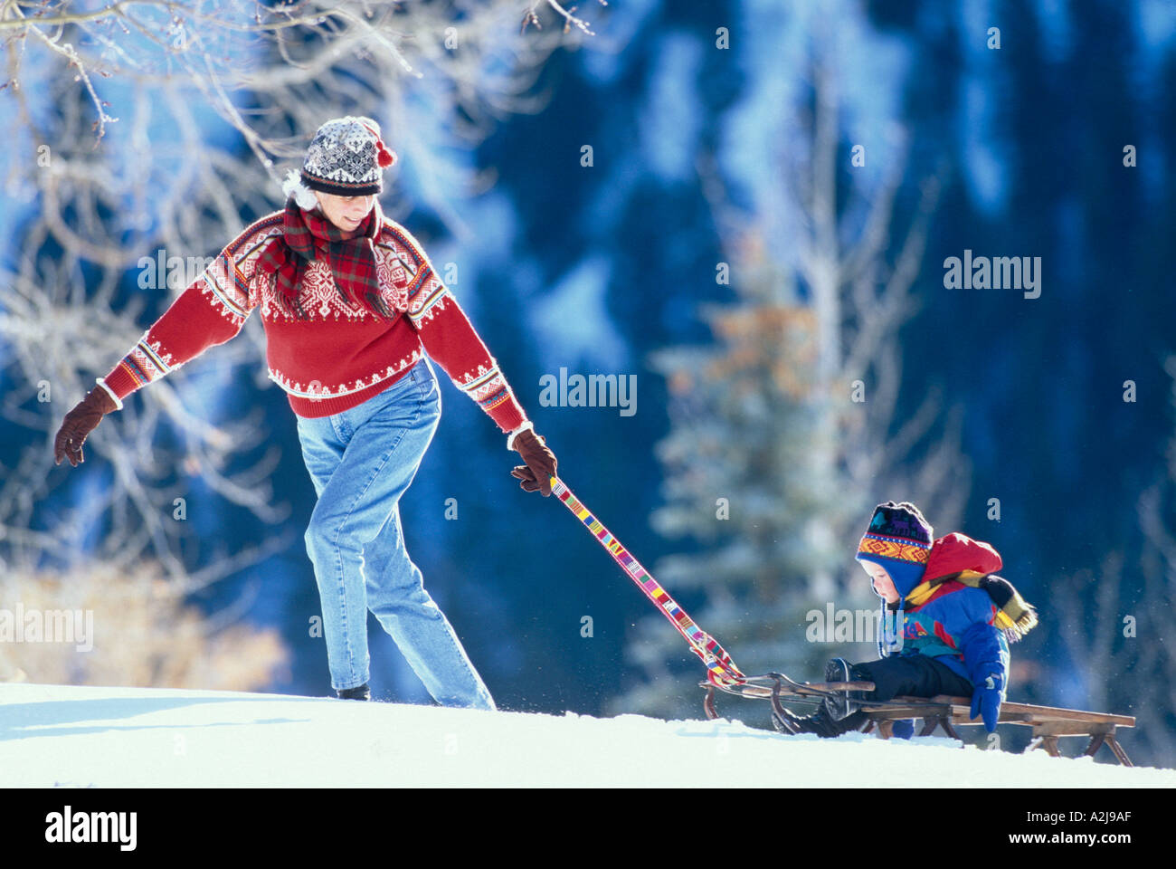 Old fashioned sled hi-res stock photography and images - Alamy
