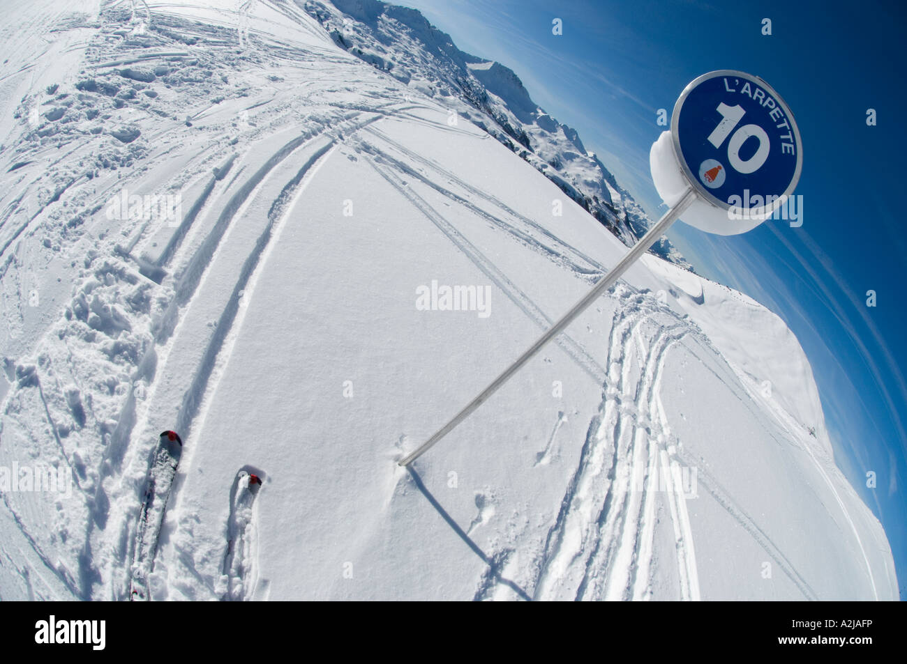 Blue ski run piste sign Stock Photo - Alamy